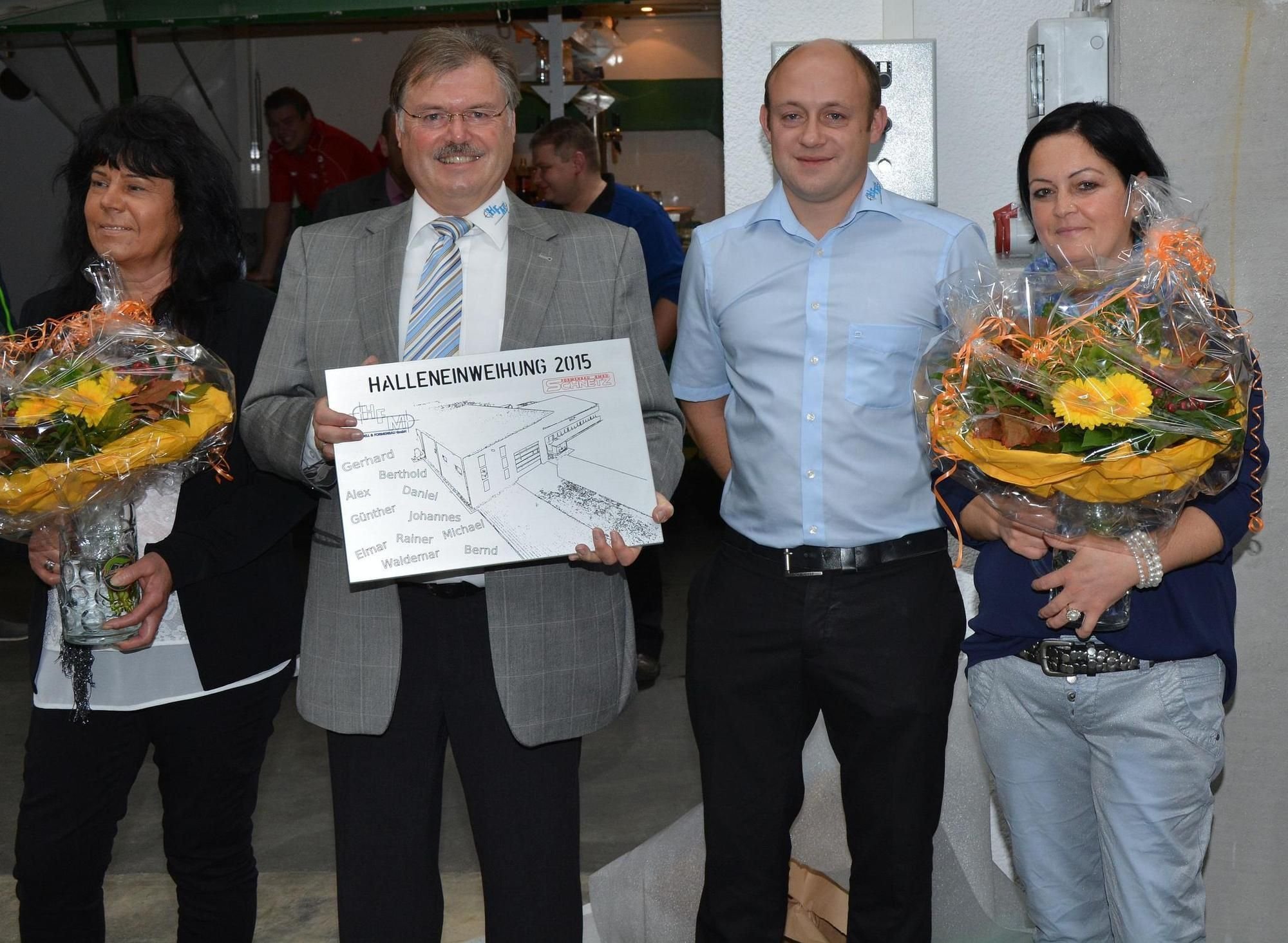 Schnetz Formenbau weiht neue Halle ein