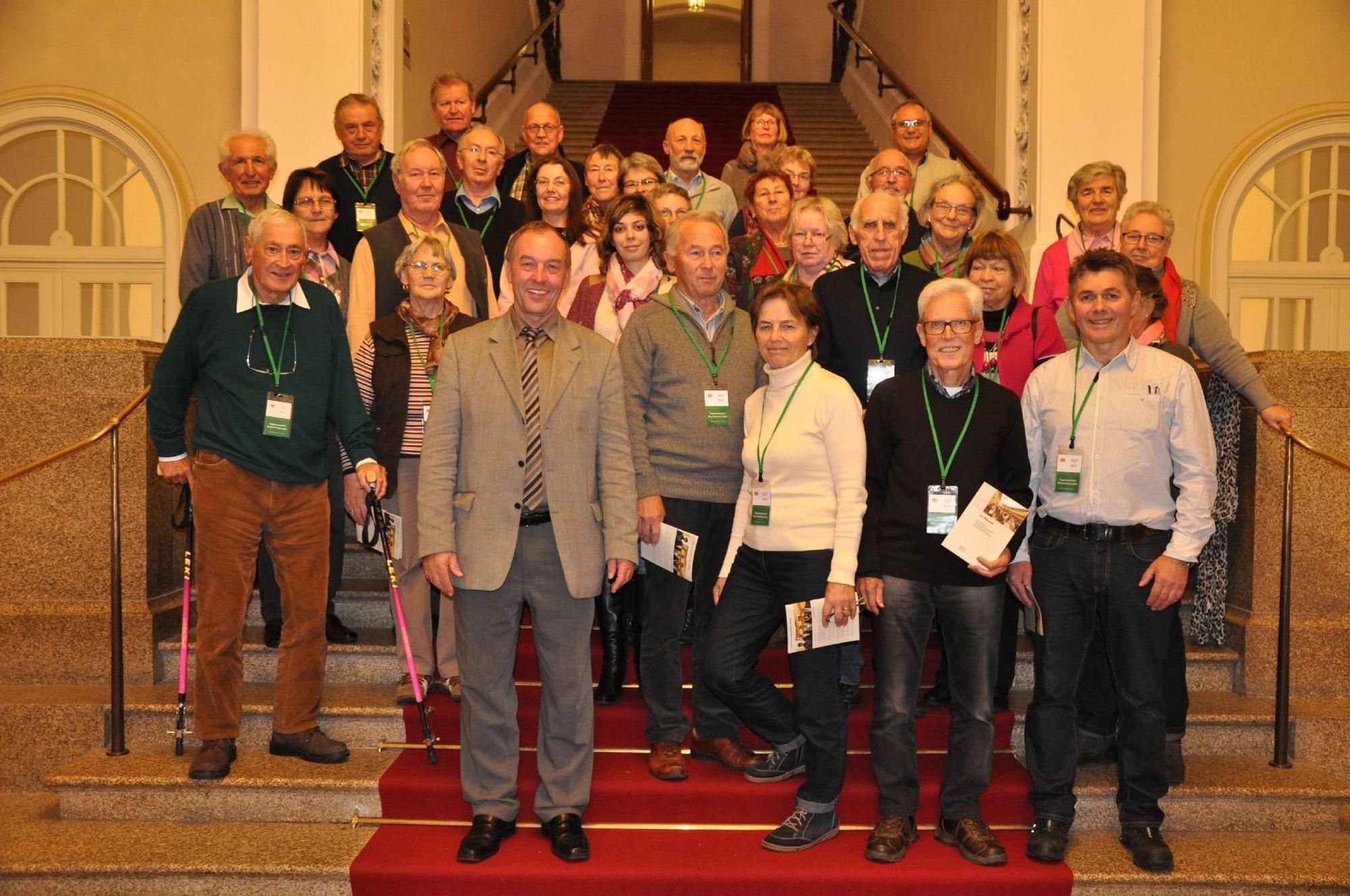 Mitglieder der Helferkreise Asyl besuchen den Landtag