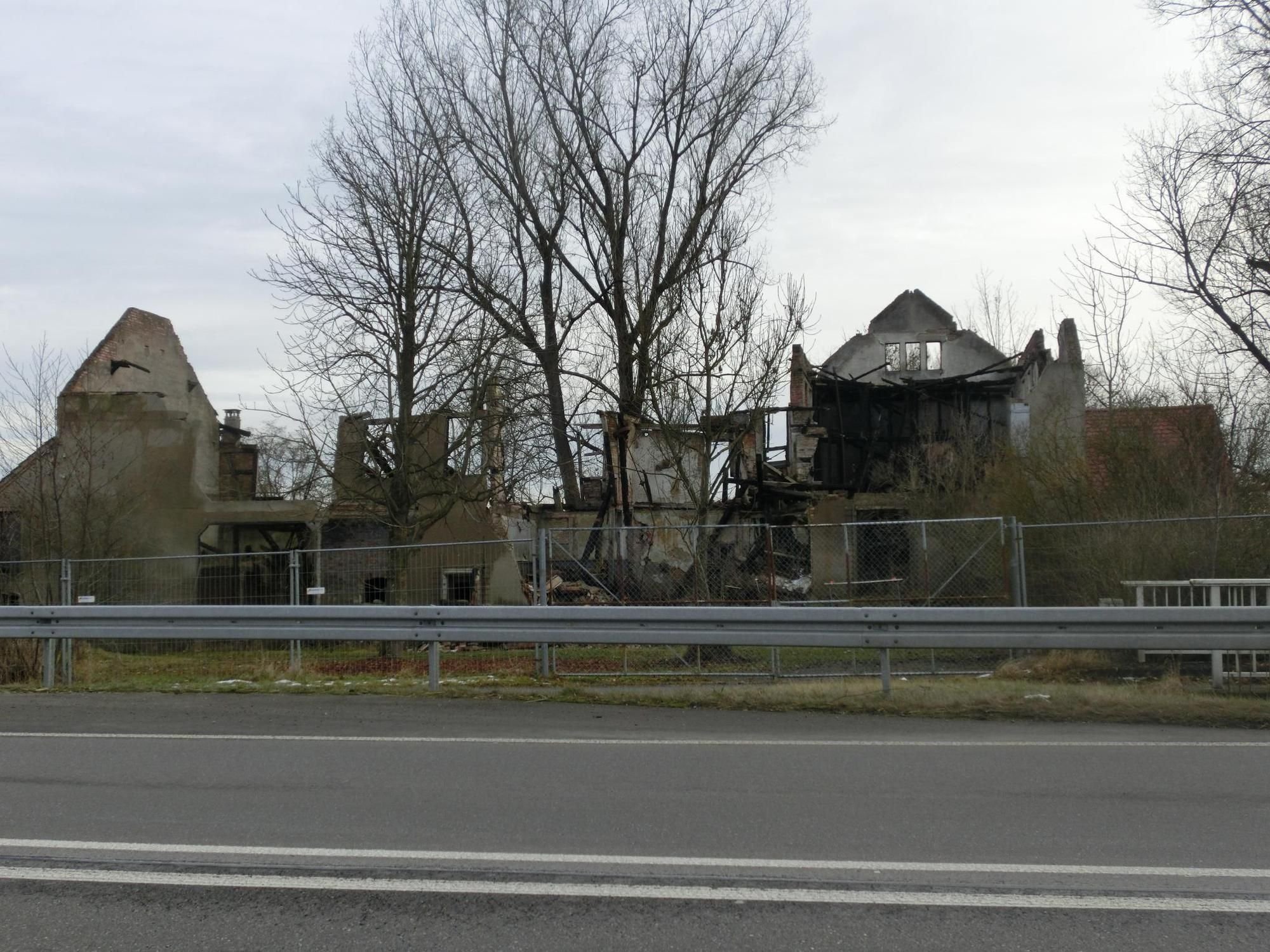 Ruine steht zehn Jahre nach dem Brand noch immer