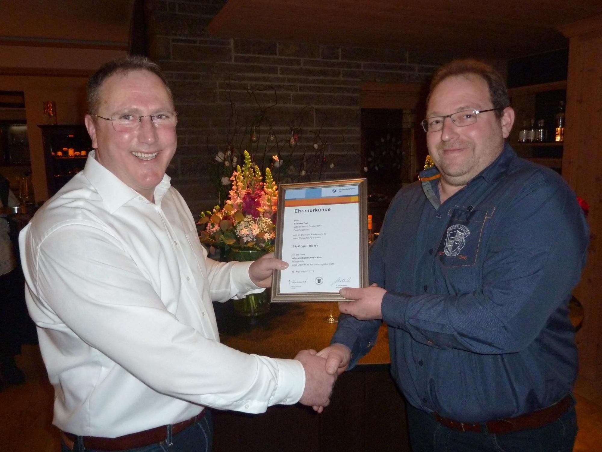 Bernhard Graf für 25 Jahre bei Metzgerei Heim geehrt
