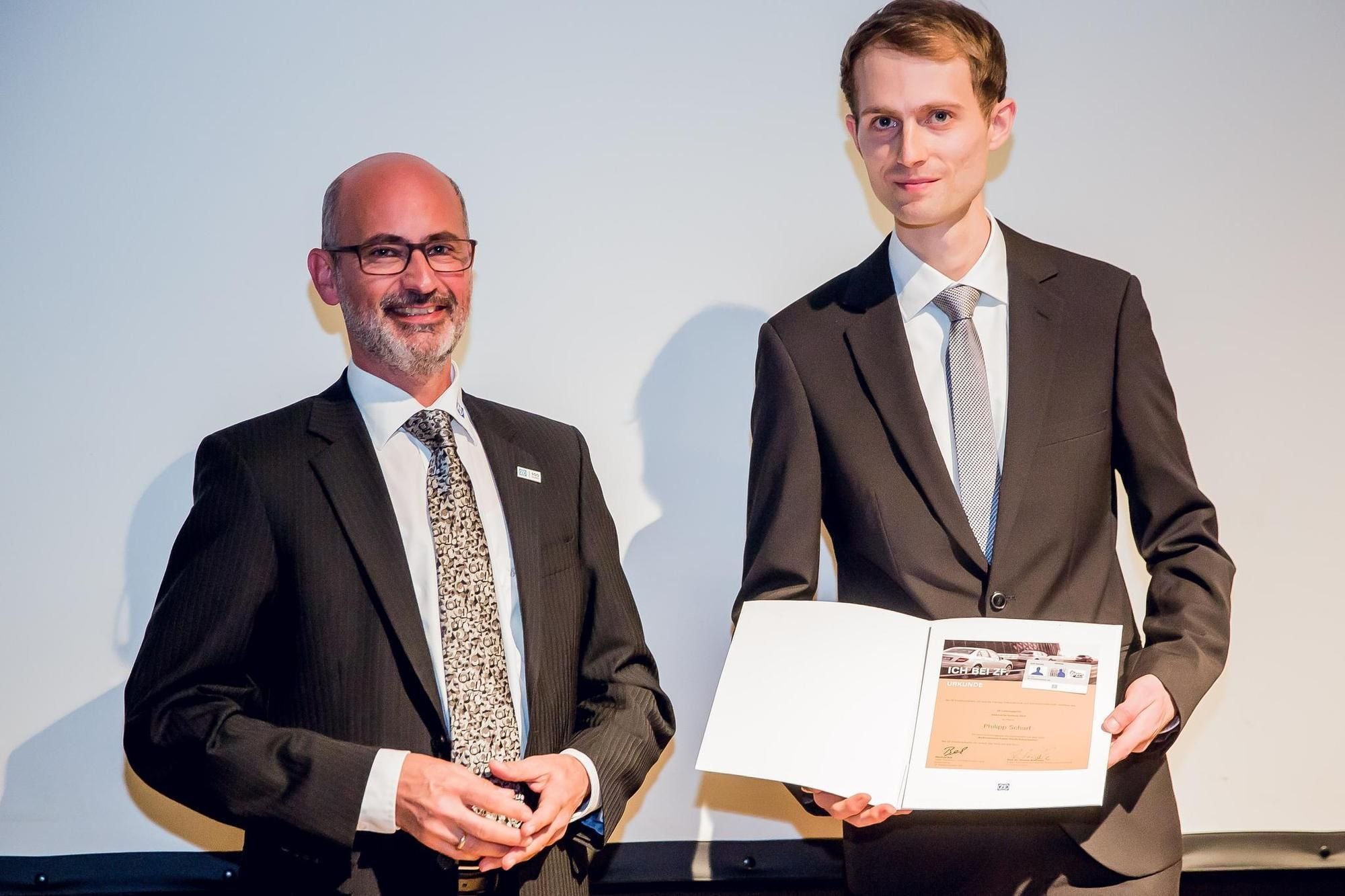 Philipp Scharf mit bester Abschlussarbeit