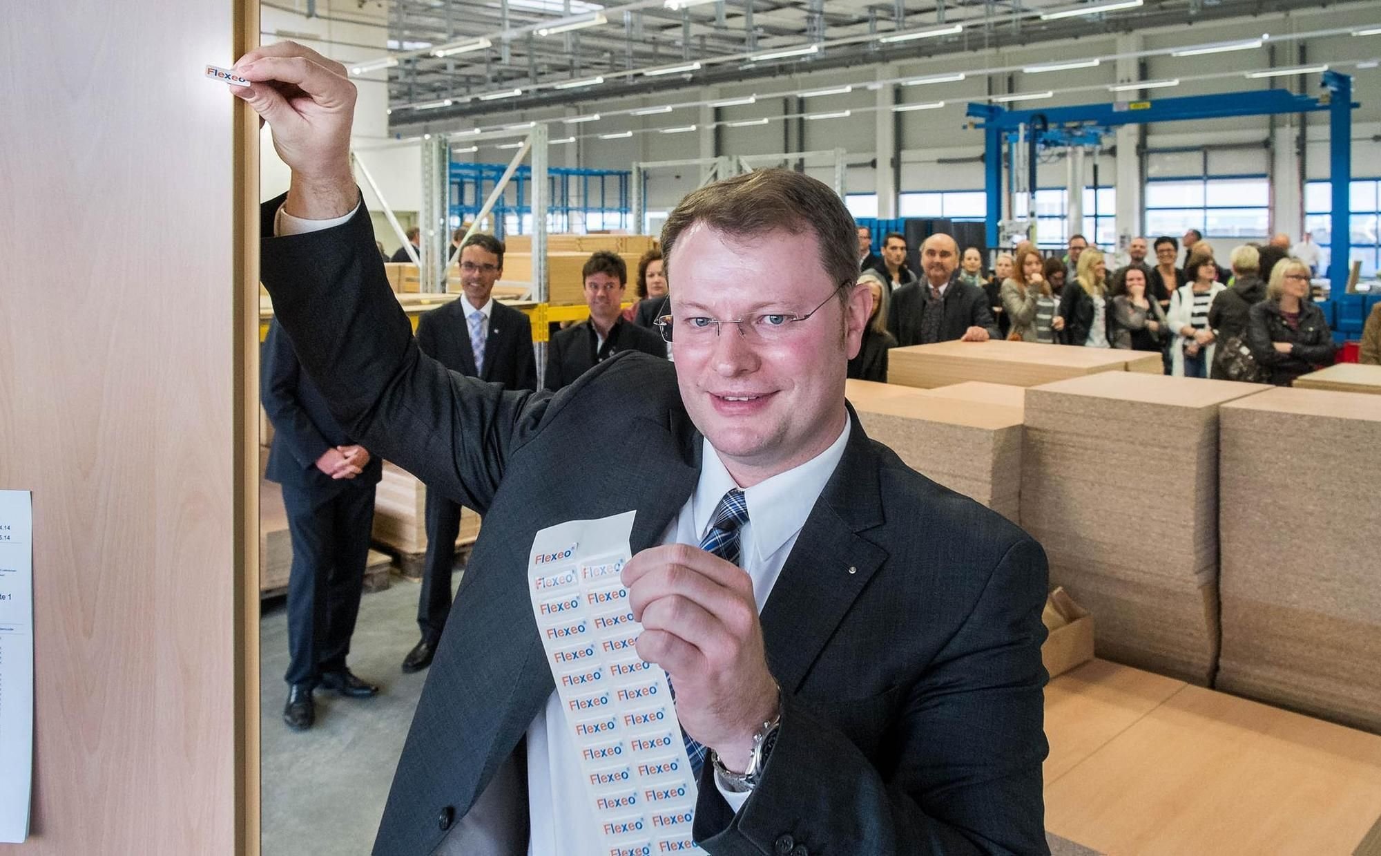 Betzold produziert jetzt Schulmöbel