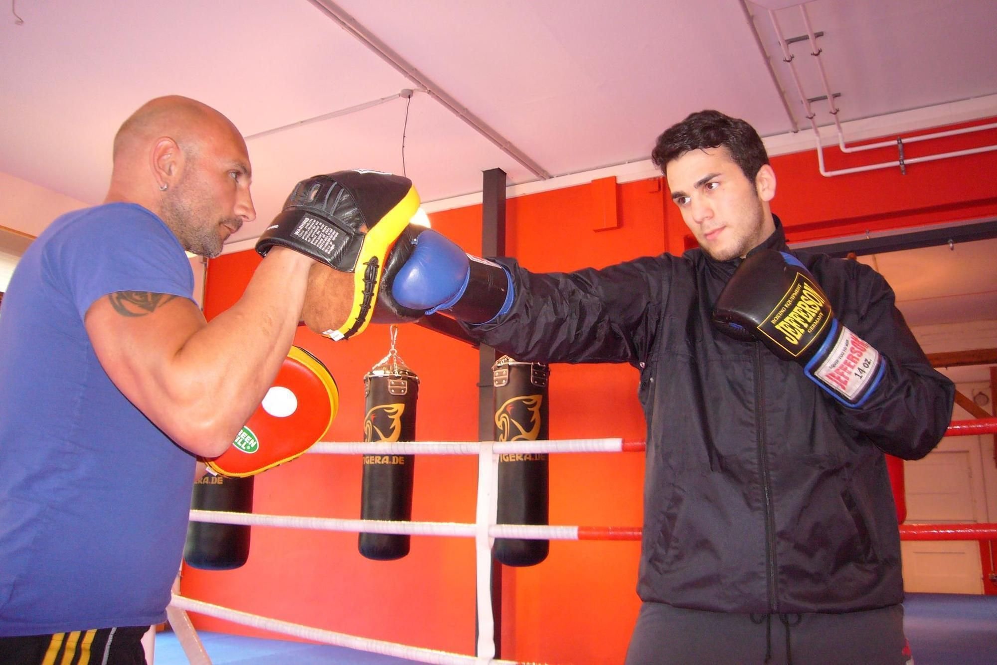 Champ Boxing holt zweimal Gold – Basar mit Hanau Vizemeister