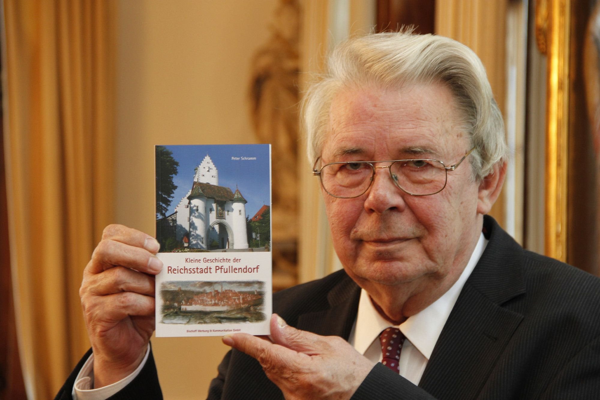 Peter Schramm fasst Jahrhunderte Stadtgeschichte auf 180 Seiten zusammen