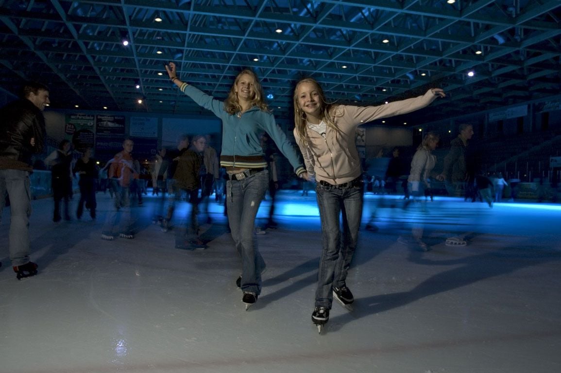 Eissporthalle startet mit Eisdisco in die Saison