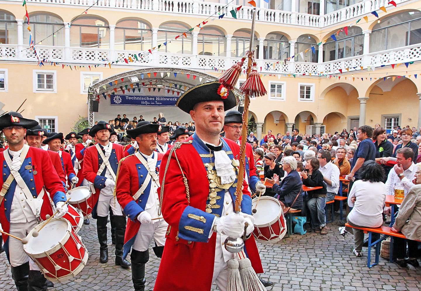 Vorläufig kommandieren zwei die Bürgergarde