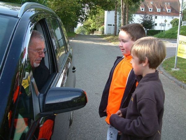 Bitte langsam fahren, die Schule beginnt