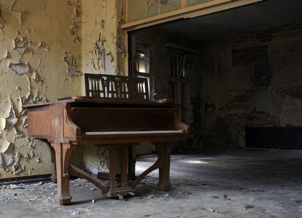 Arno Spechts zweites Berlin-Buch: Skurrile Details zeigen morbide Schönheit