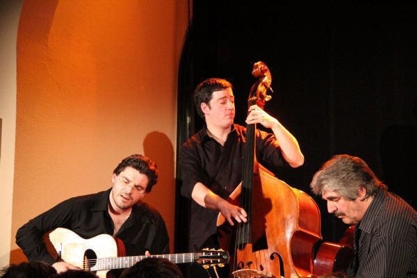 Joscho-Stephan-Trio fasziniert mit flottem Gypsy Jazz und schnellen ...