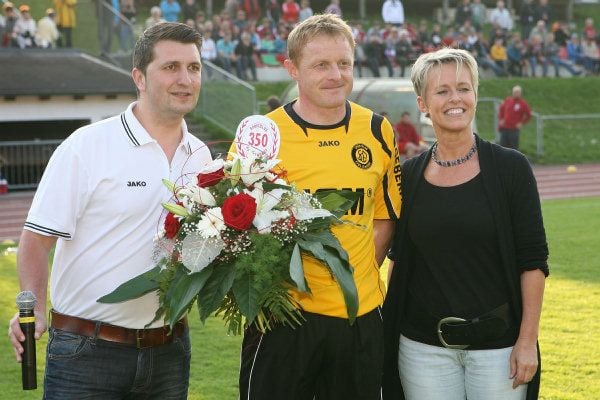 Hermanutz bedankt sich für die Blumen