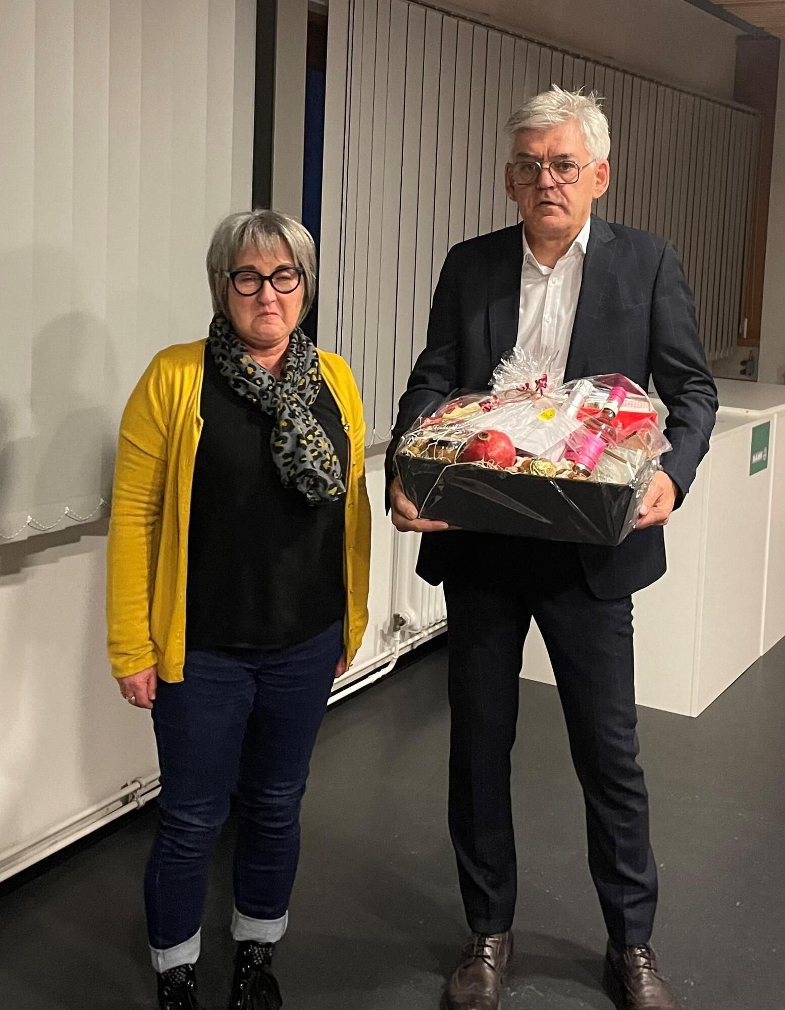 Böttinger Unternehmen ehrt Mitarbeiterin für 40-jährige ...