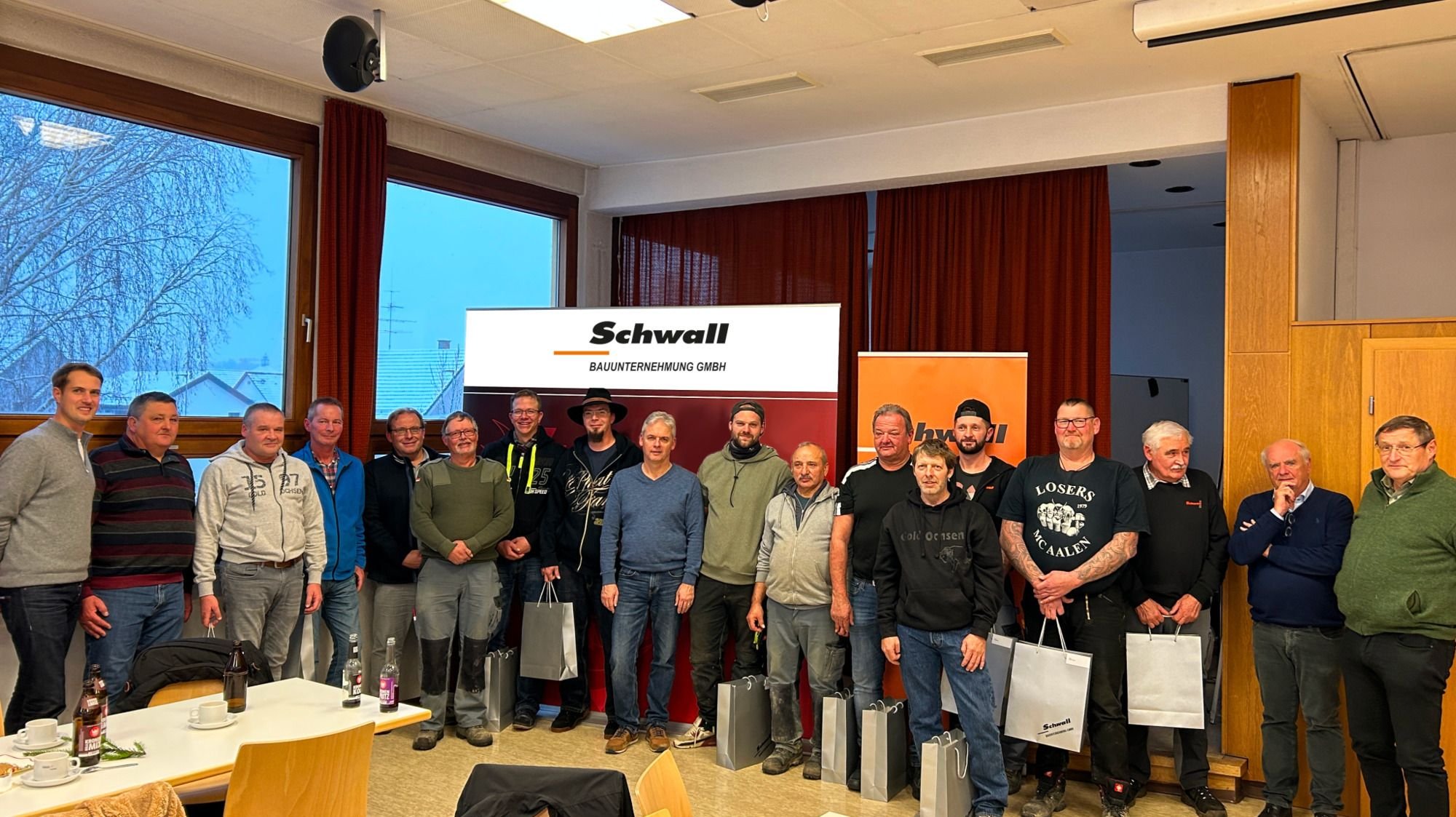 Bauunternehmen Schwall ehrt Mitarbeiter