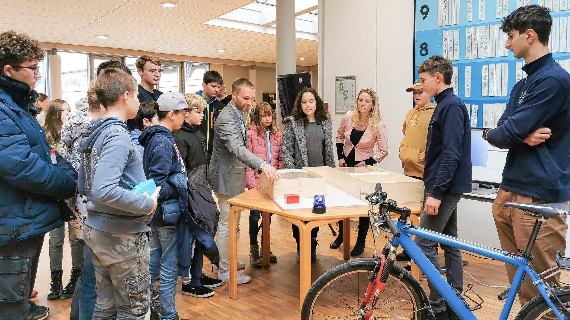 Gebäudeleitsystem und Fahrradtracker: Ehemalige BZP-Schüler holen bei Erfindermesse Gold