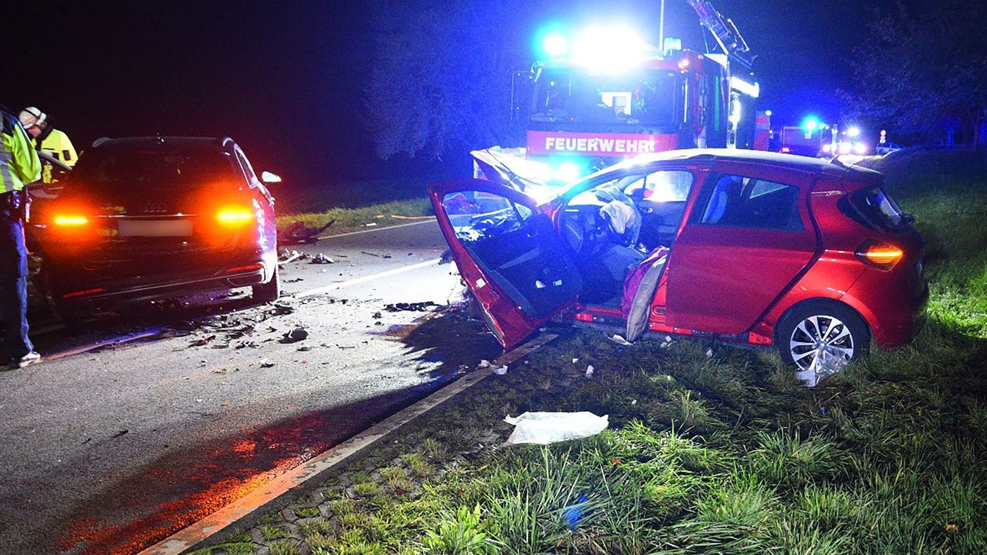 Schwerer Unfall auf L600: Vollsperrung und sechs Verletzte