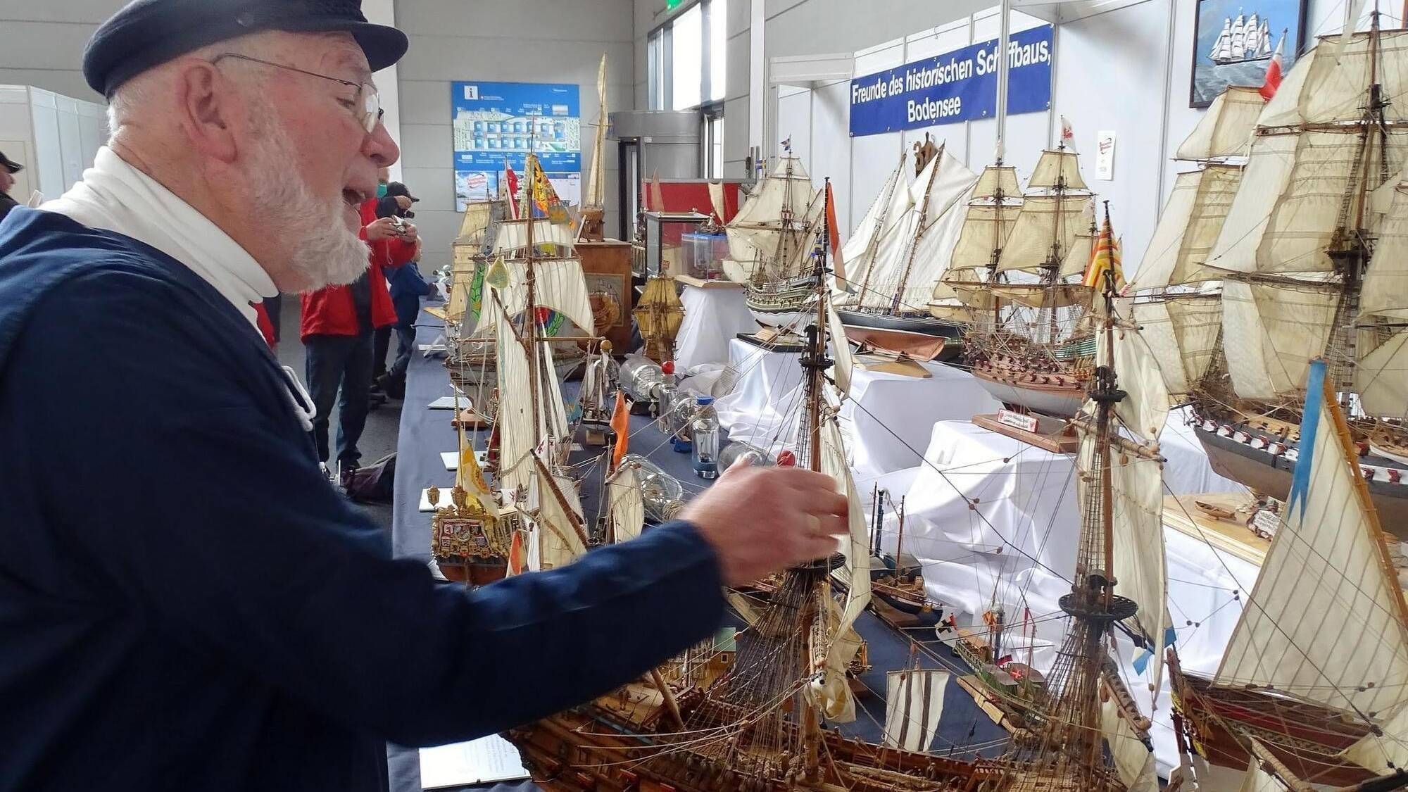 Unzählige Arbeitsstunden: Dieser Kressbronner achtet bei seinen ...