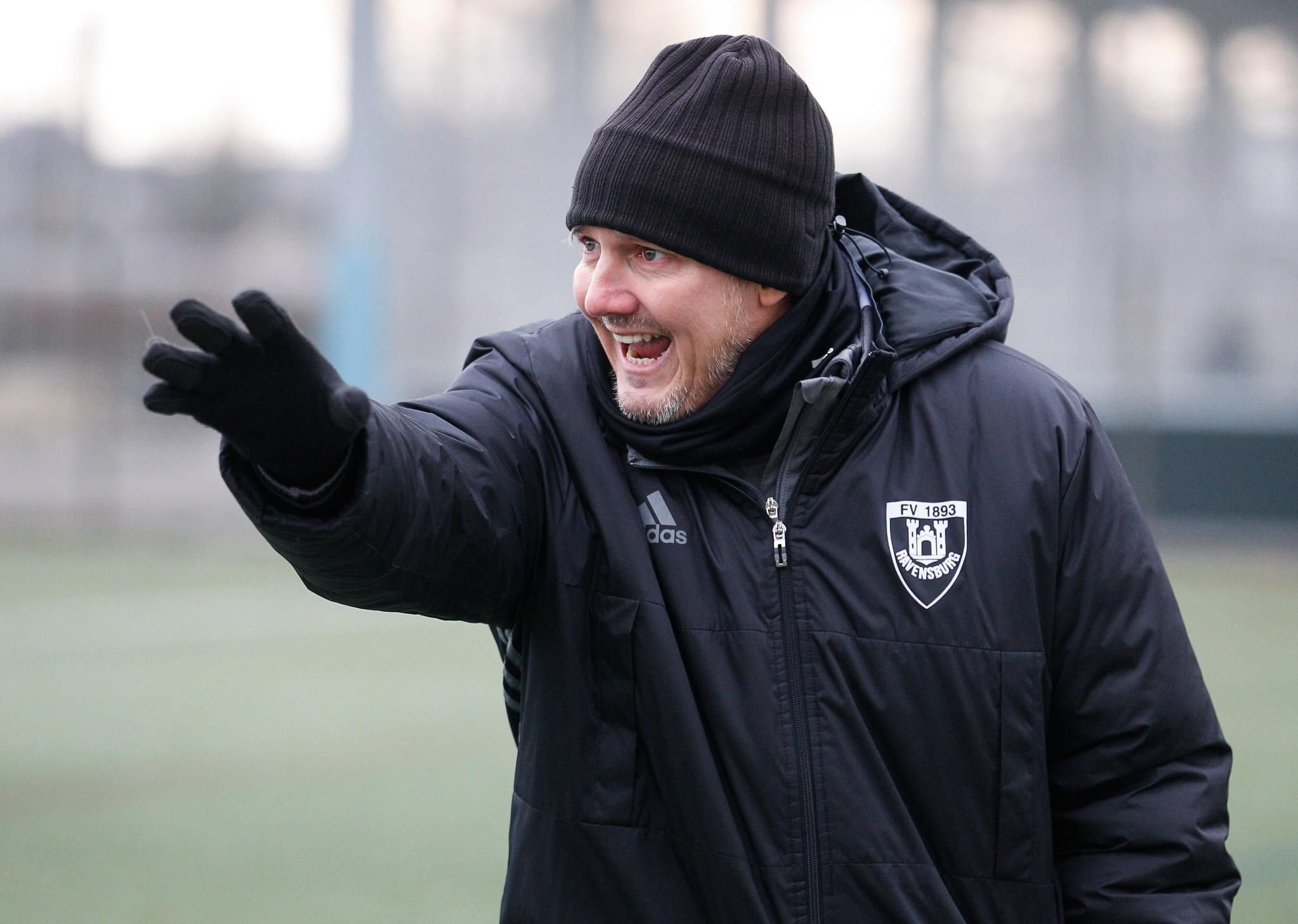 Michael Schilling baut A-Jugendliche ein