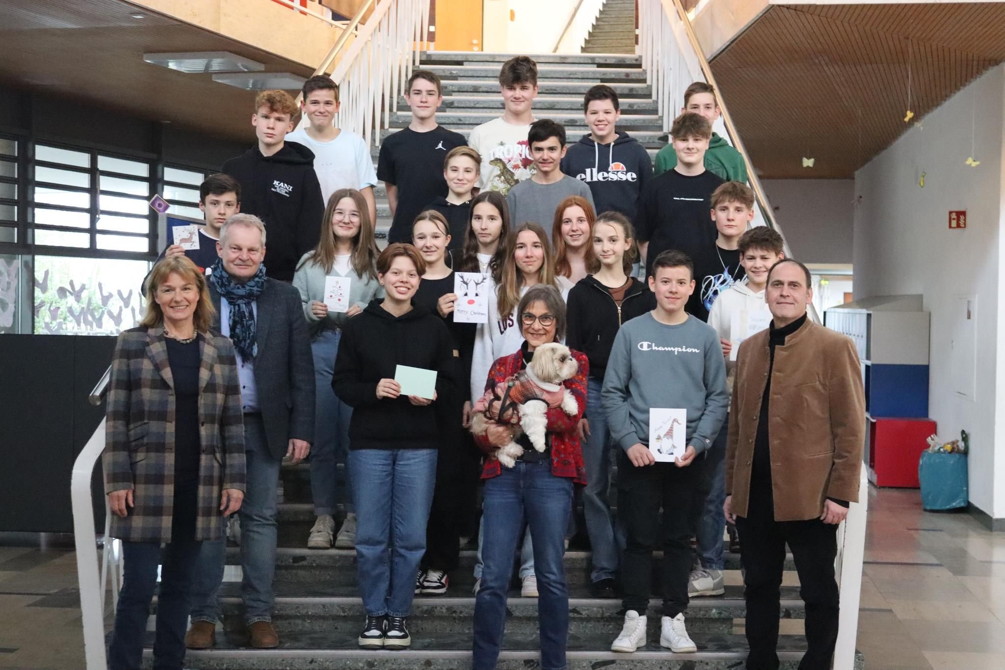 Klasse des Peutinger-Gymnasium Ellwangen spendet an Tierschutzbund