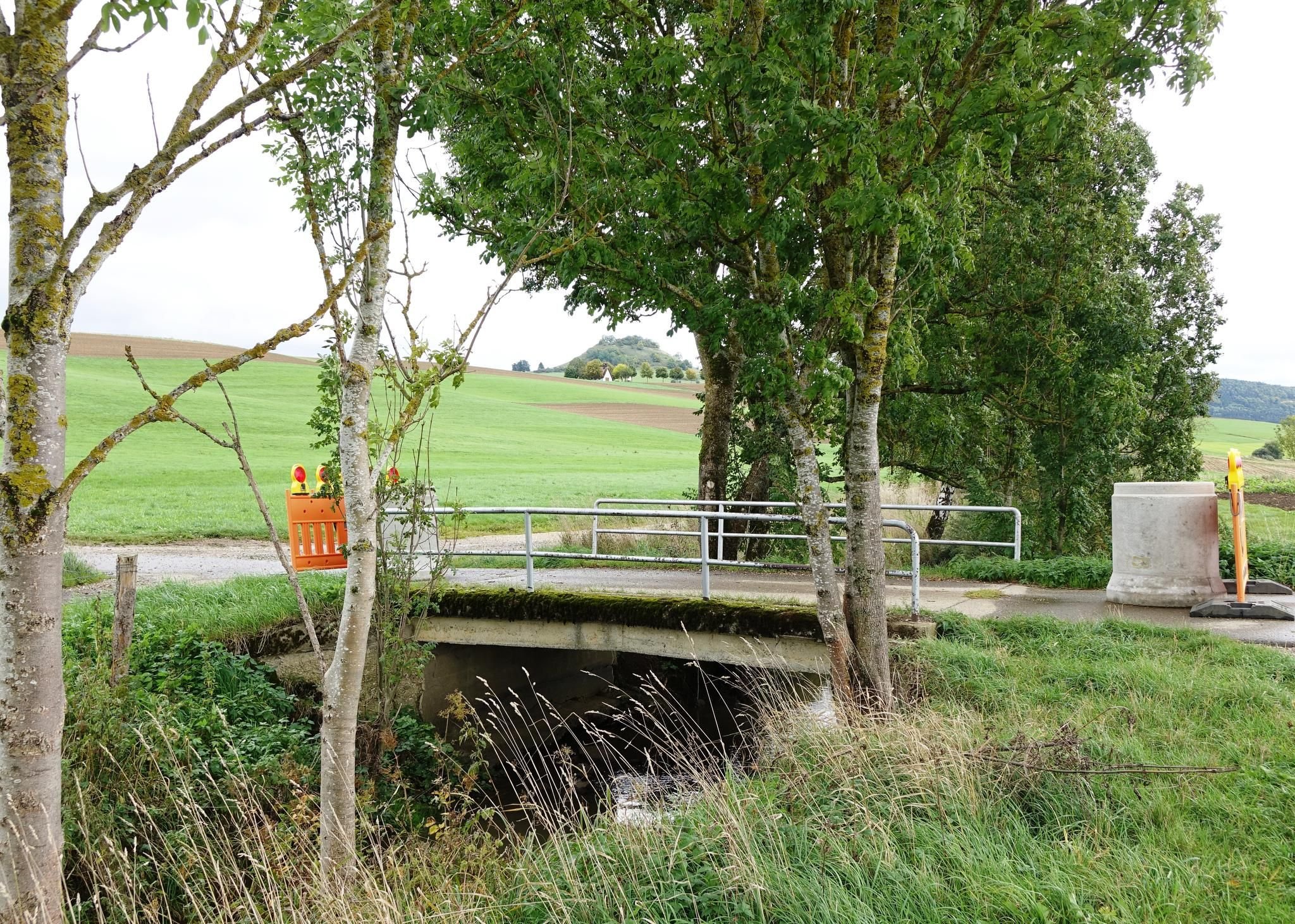 Marode Brücke über den Schönbach wird neu gebaut
