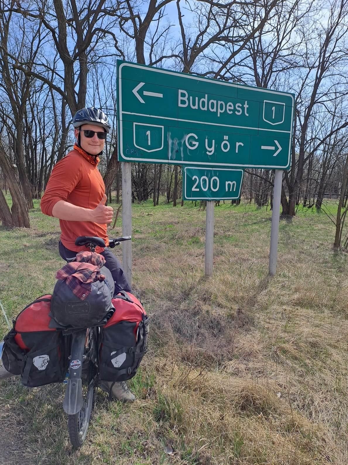 Thomas Fritsch und Nick Köppel sammeln Spenden für Buki Kinderhilfe