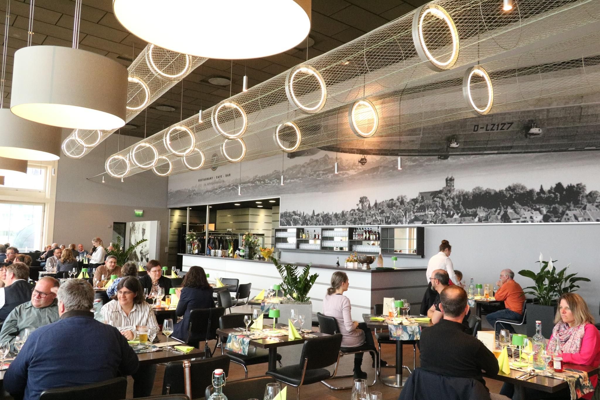 Das steht im Restaurant im Zeppelin–Restaurat auf der Speisekarte