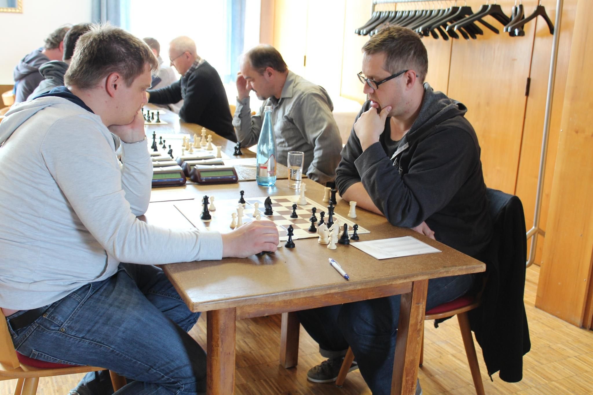 Vier Mengener spielen um die Schach–Krone mit