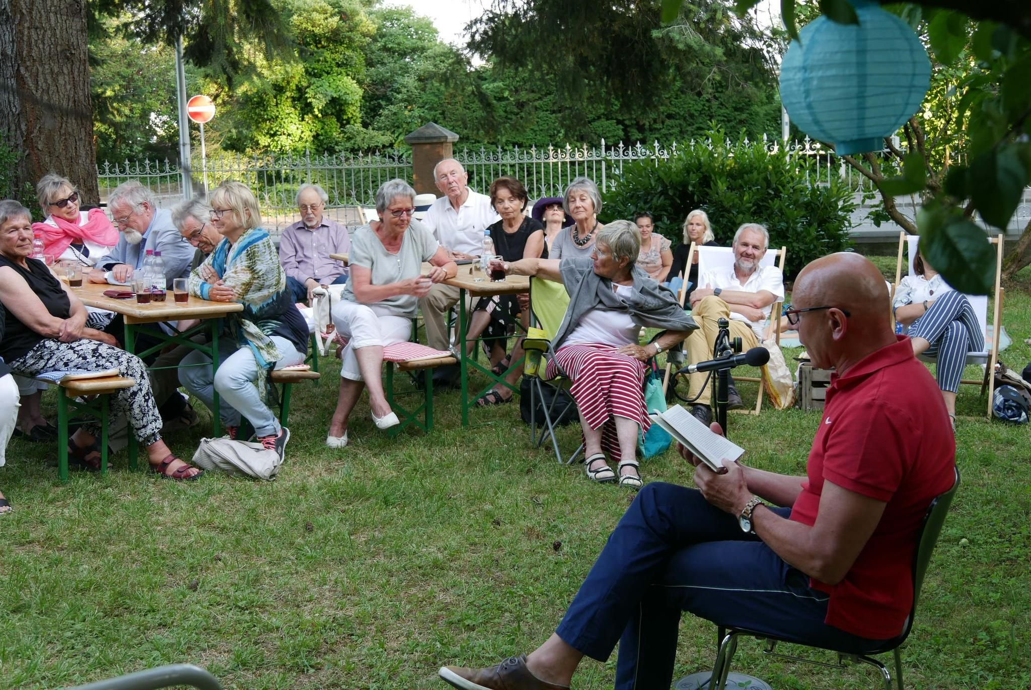 Lesungen unterm Apfelbaum starten wieder