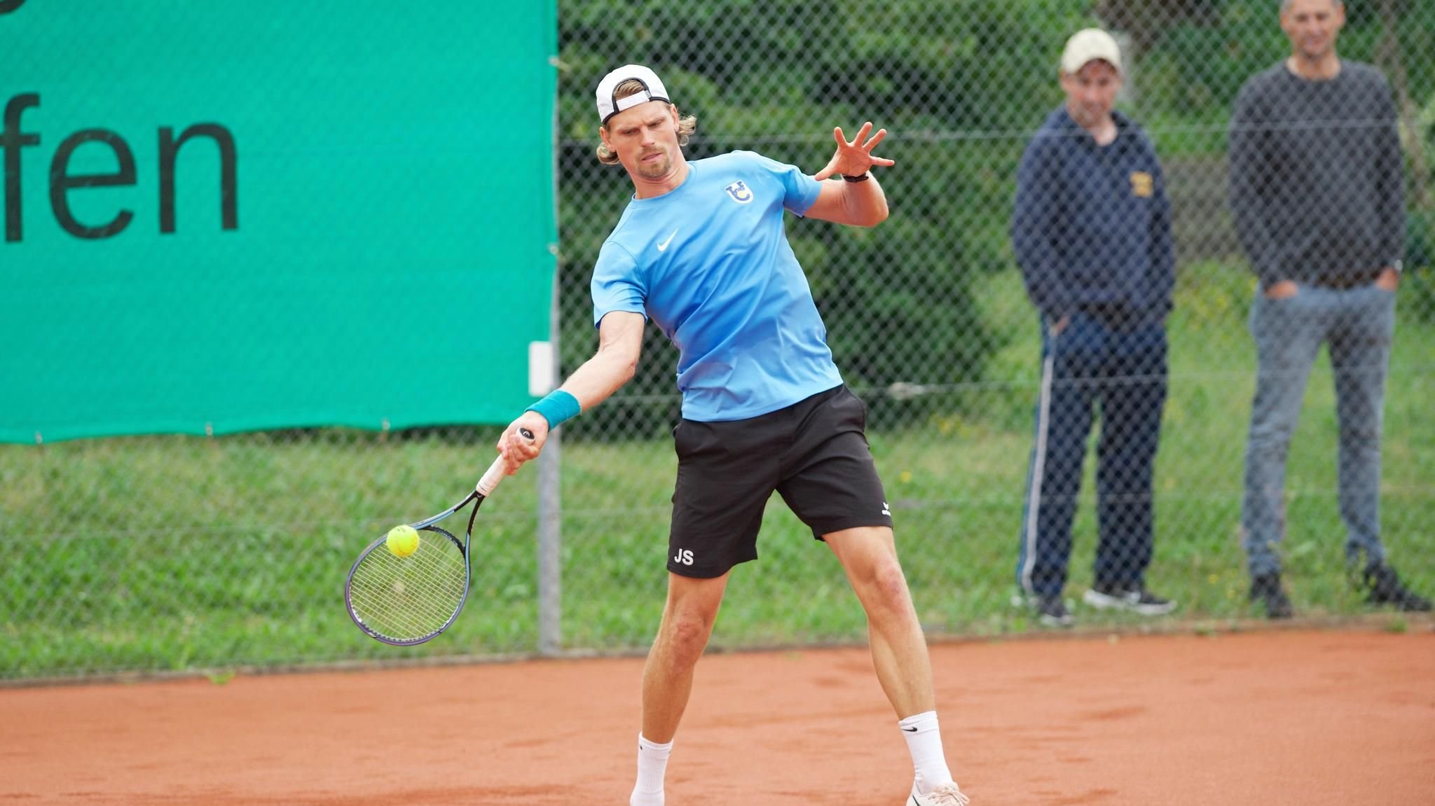 Häfler Tennisherren dominieren Lokalderby