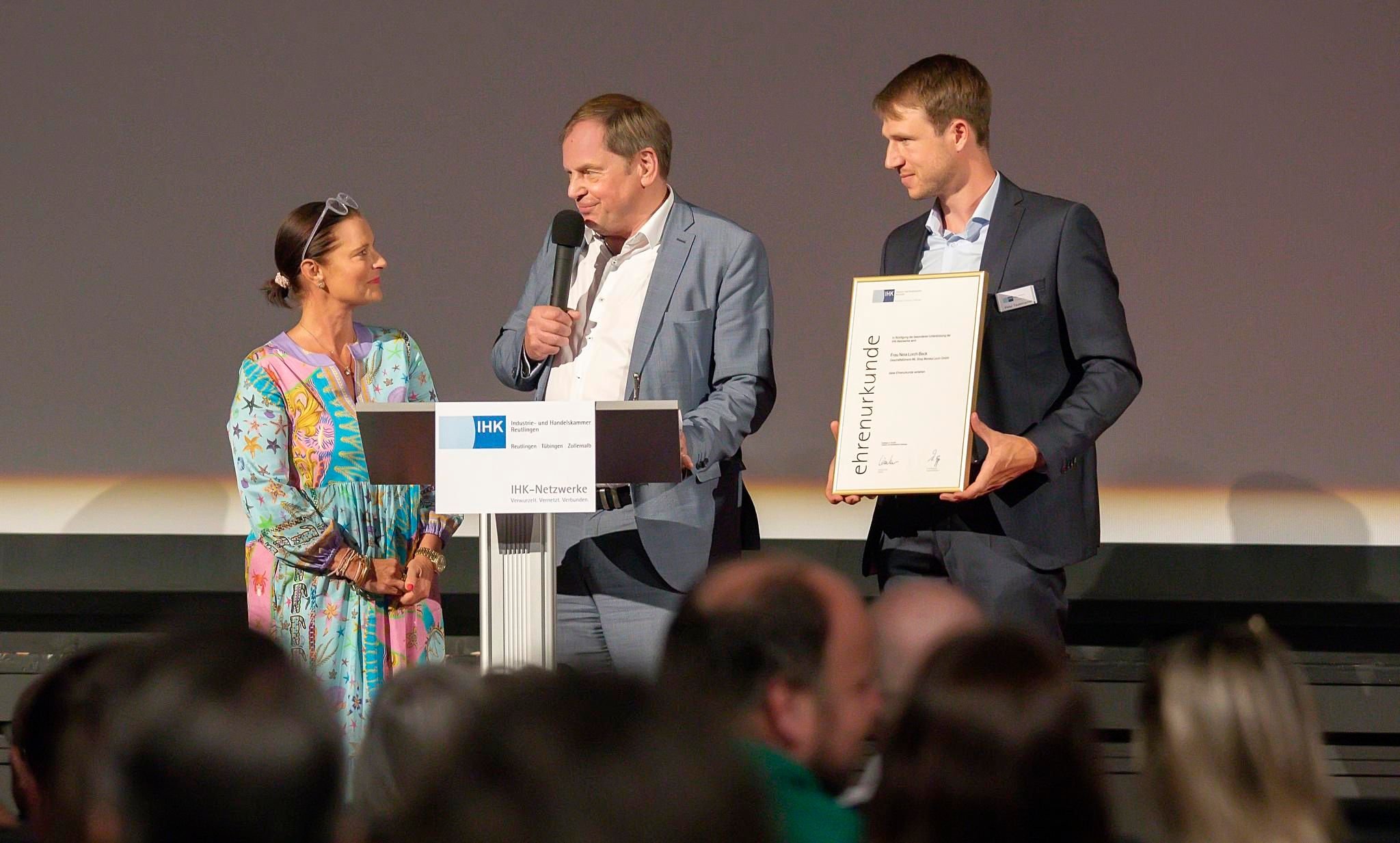 Nina Monique Lorch–Beck erhält IHK–Netzwerkerpreis