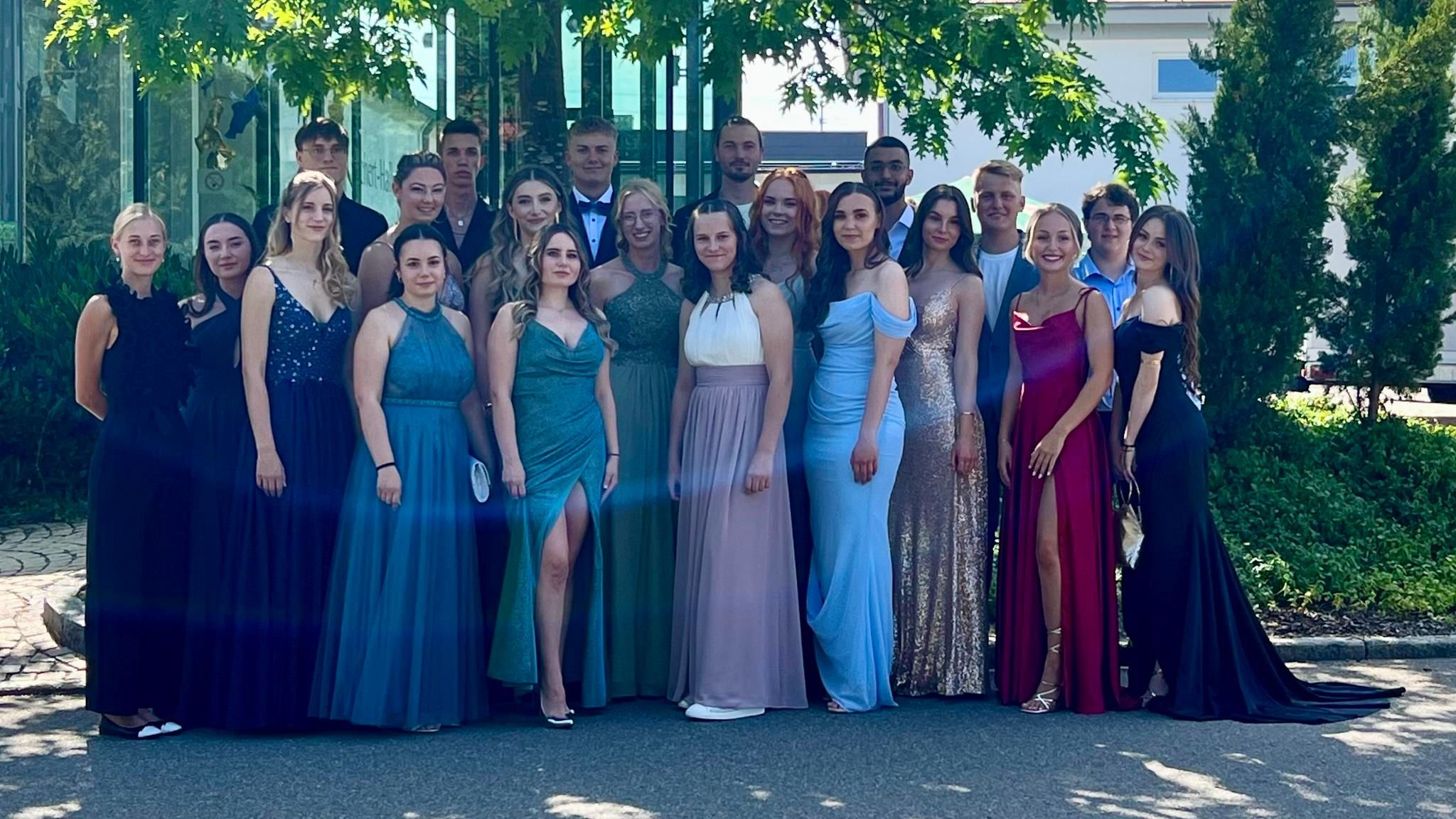 Abiturienten der Ludwig–Erhard–Schule feiern ihren Abschluss