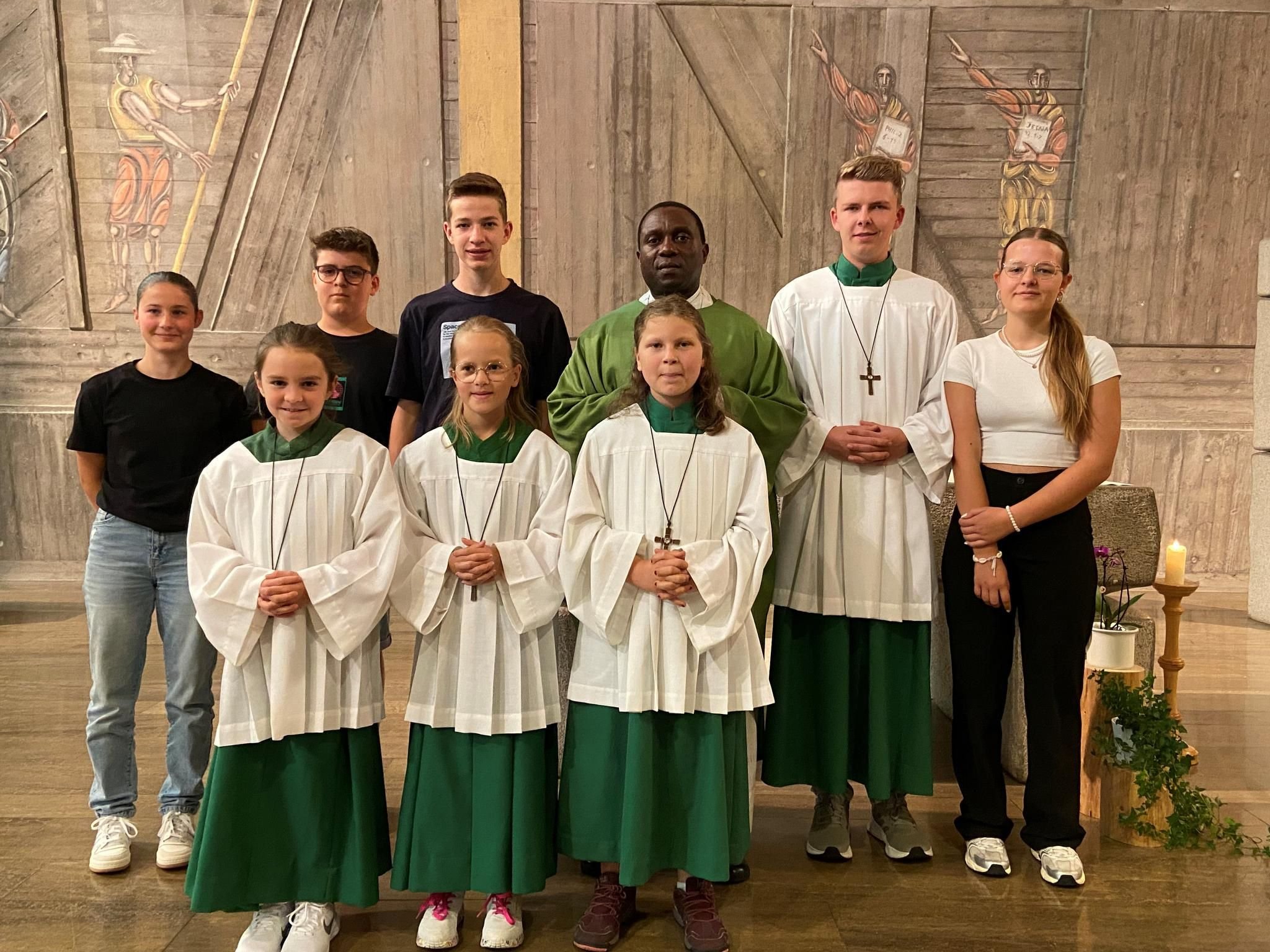 Ministranten aufgenommen, geehrt und verabschiedet