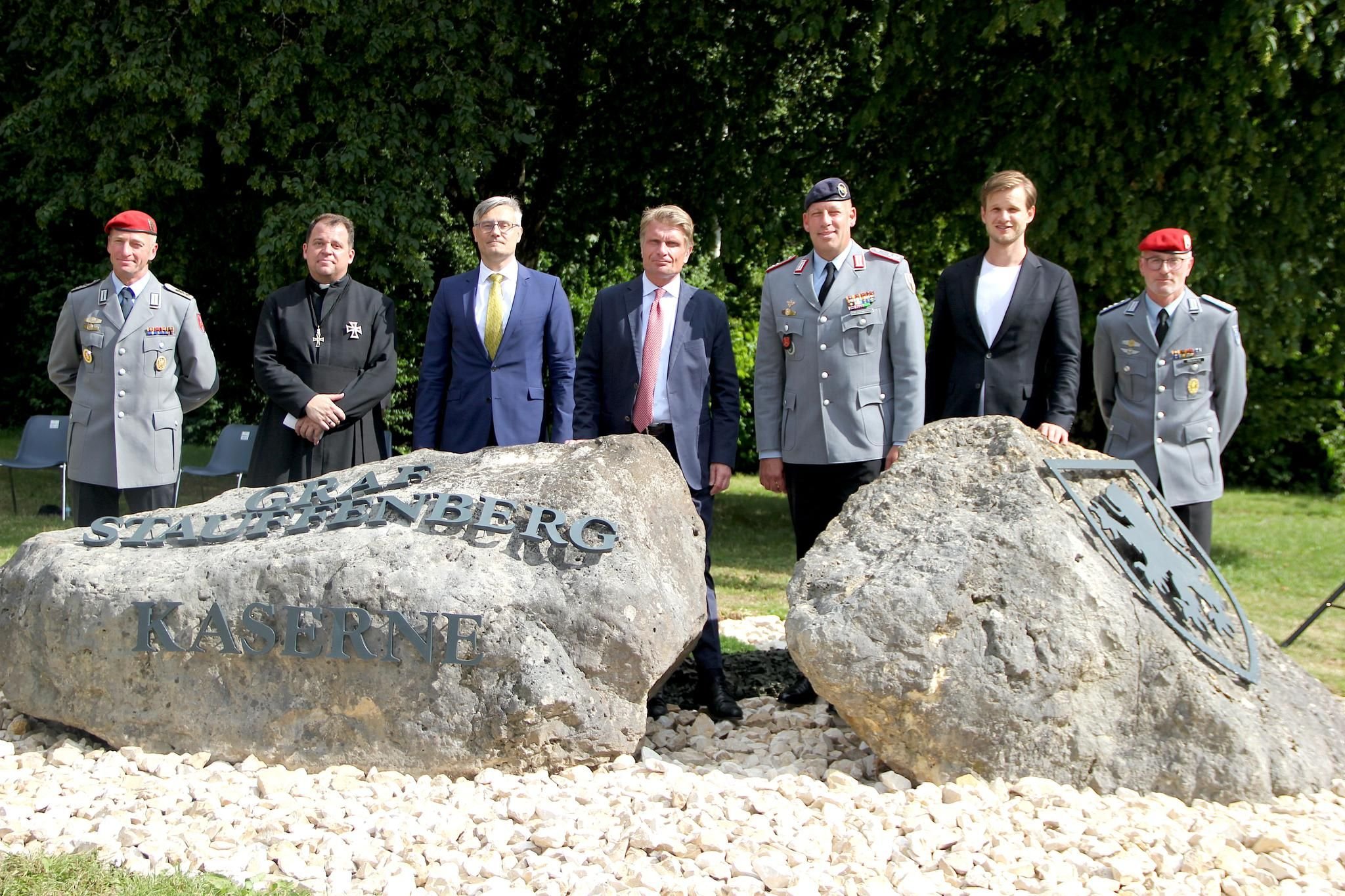 Graf–Stauffenberg–Denkmal enthüllt