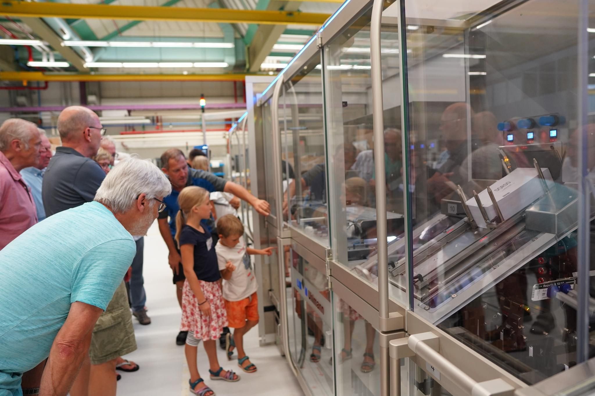 So bringt Uhlmann Pac–Systeme die Tablette in die Verpackung