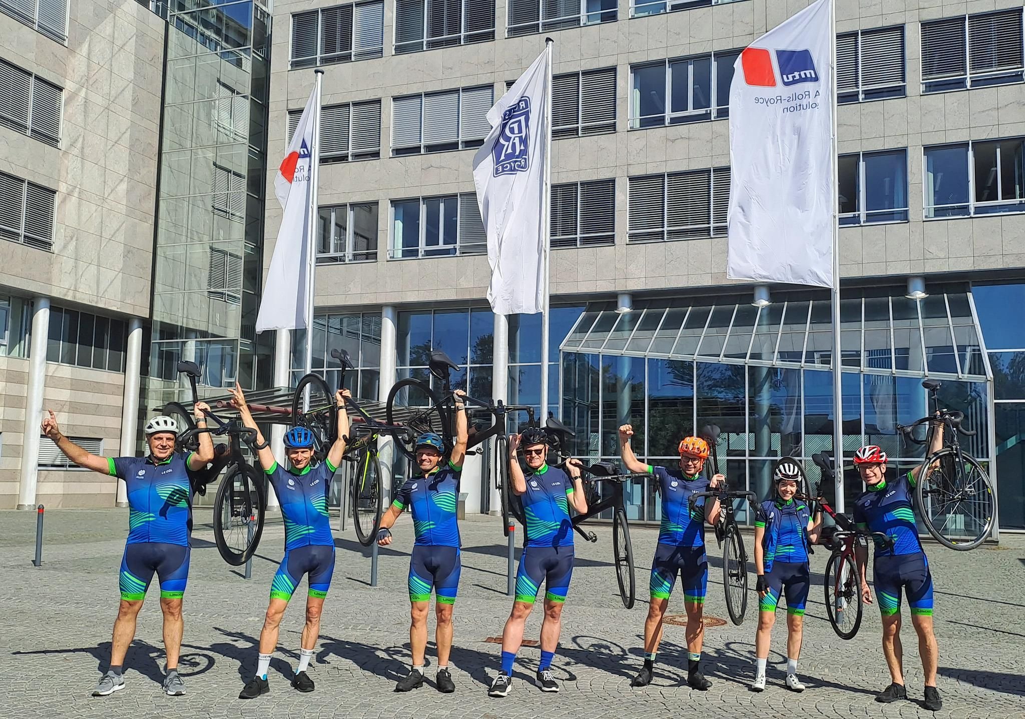 Rolls–Royce–Mitarbeiter radeln von London nach Monaco