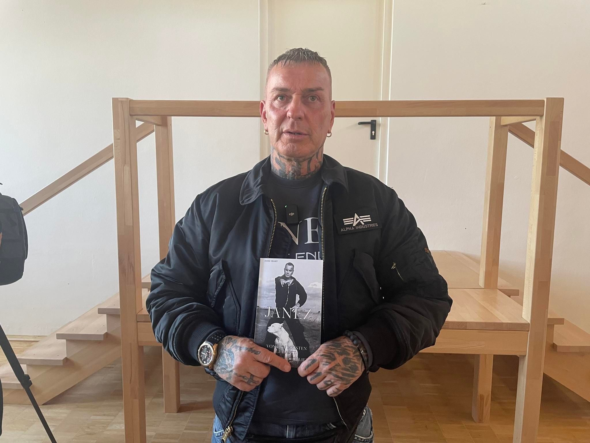 Janez Ekart liest aus seinem Buch am Konradihaus in Schelklingen