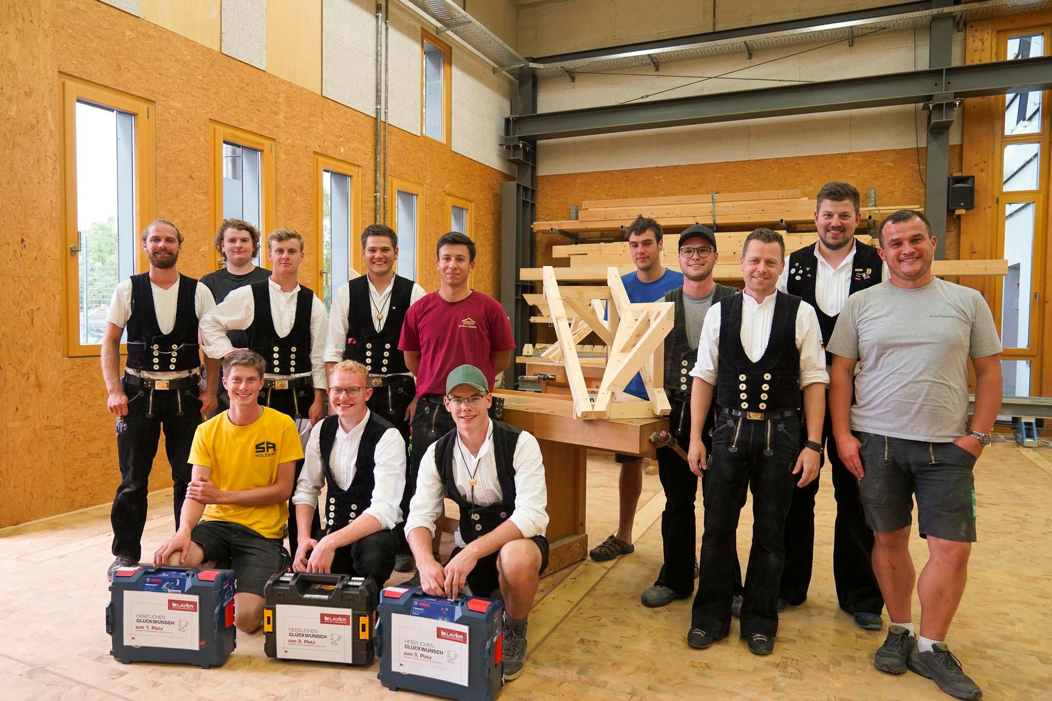 Zimmerer sägen und hämmern um die Wette