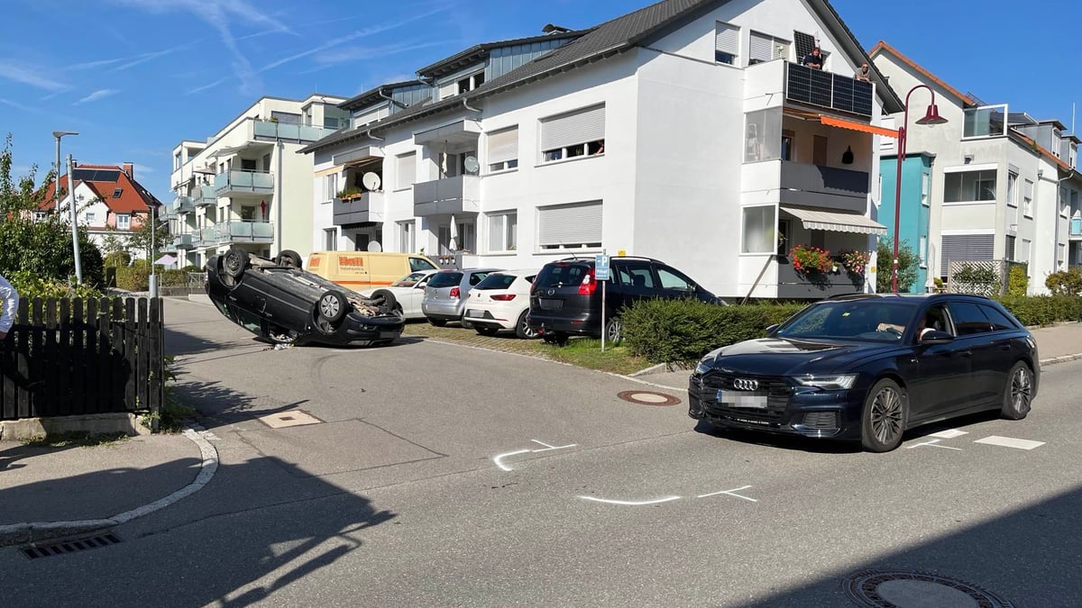 Baienfurt: Auto landet nach Unfall auf Dach