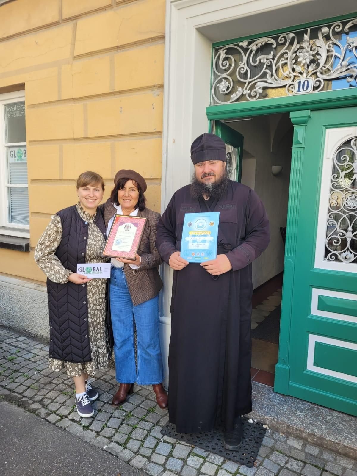 Global aus Bad Waldsee erhält Urkunde aus Ukraine