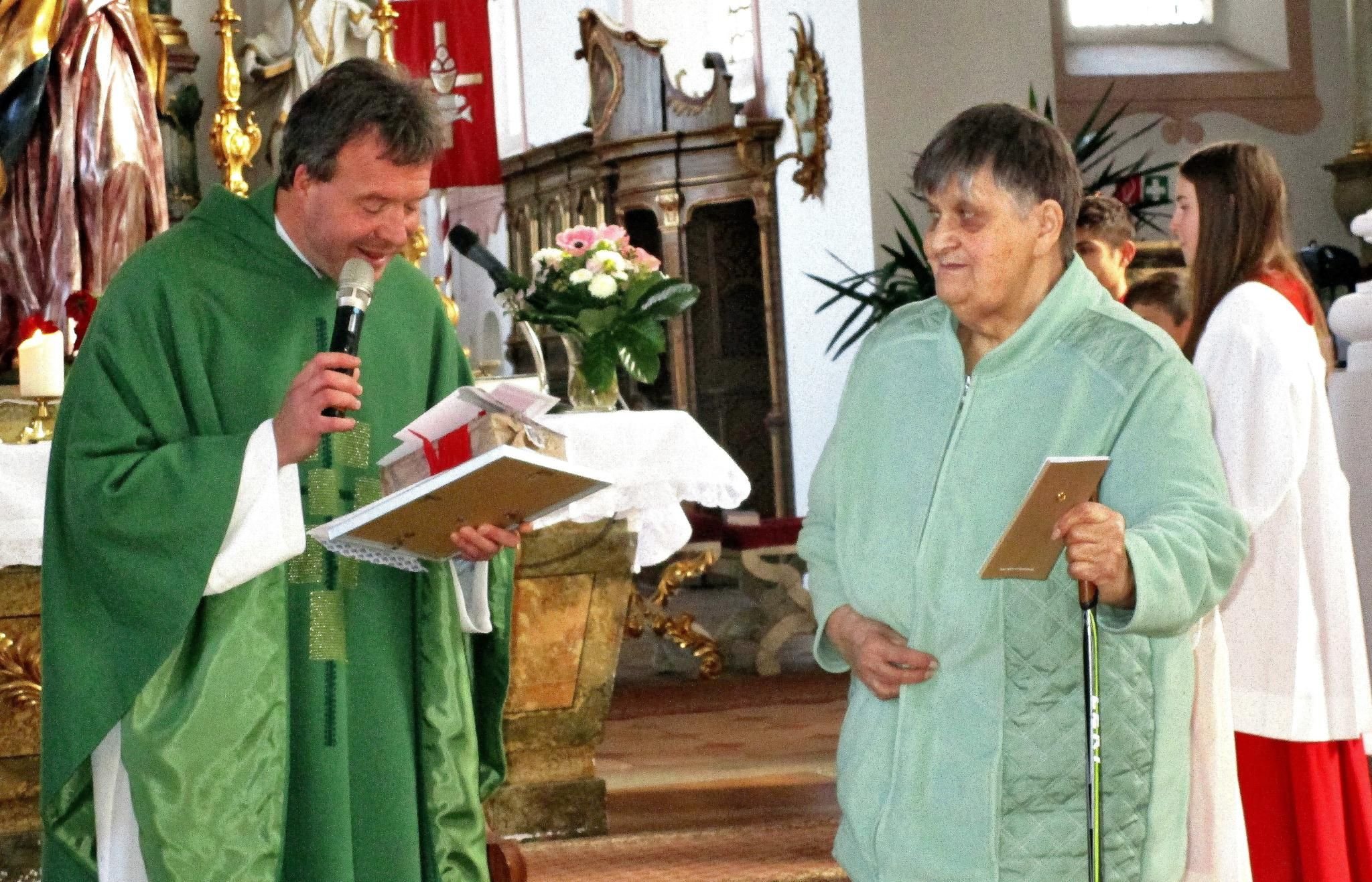 Diözese verleiht goldenes Ehrenabzeichen an Maria Reich