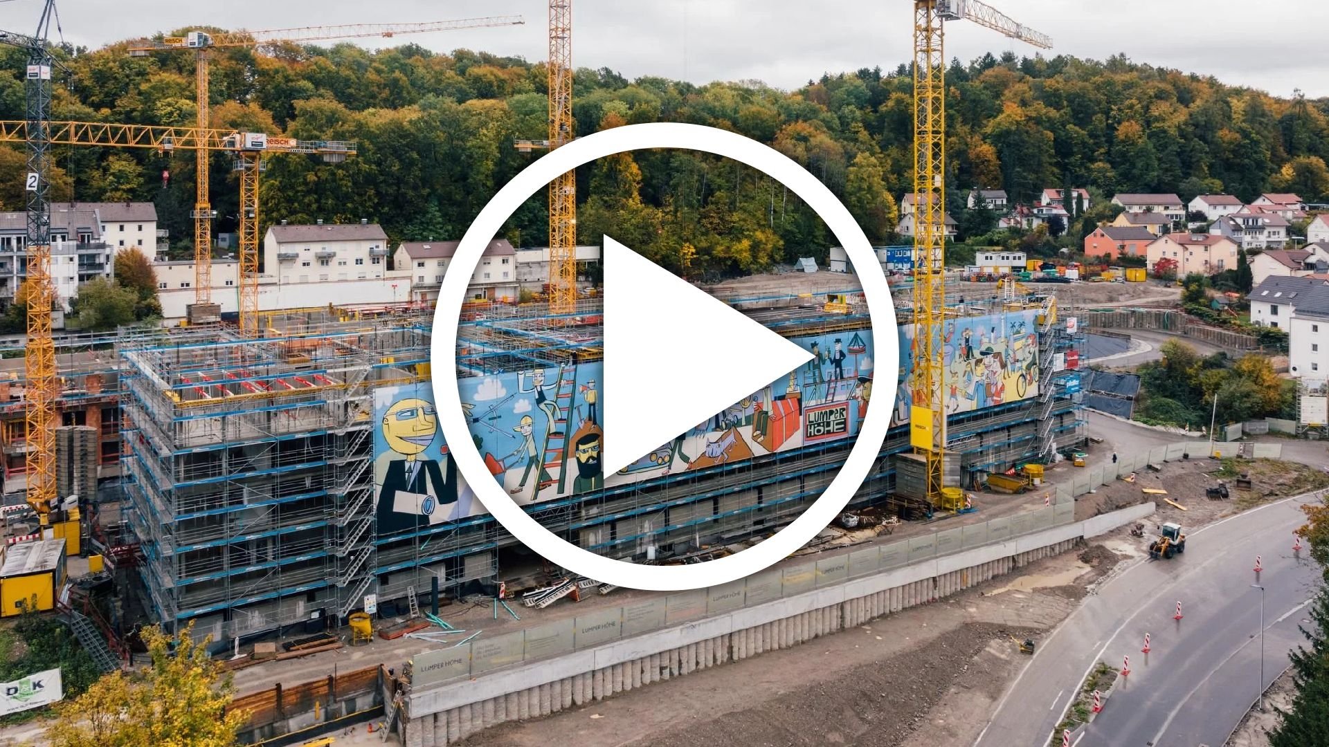 Poppig-buntes Riesenbild ziert Ravensburger Rinker-Areal