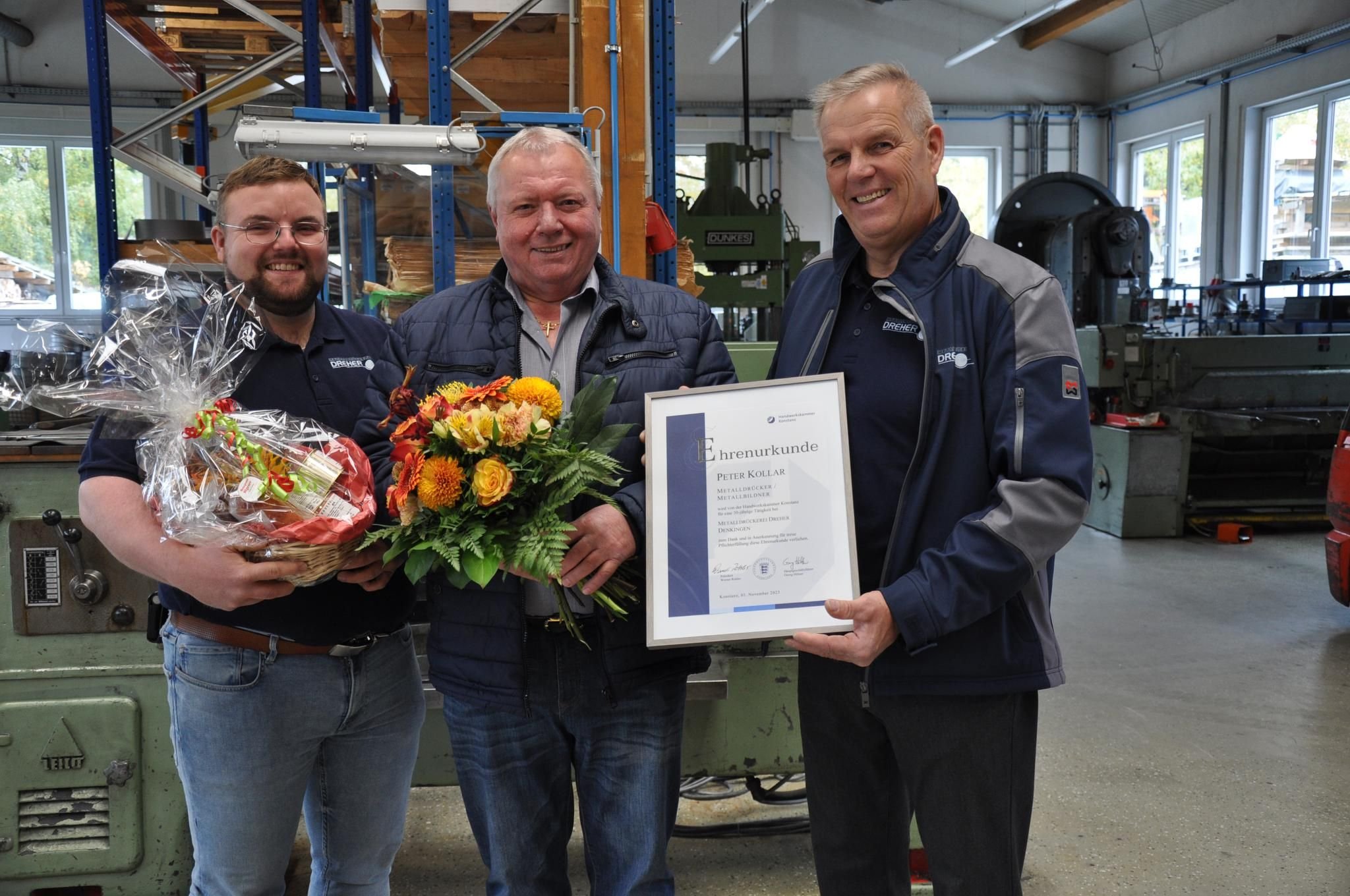 Metalldrückerei Rudolf Dreher ehrt Peter Kolar