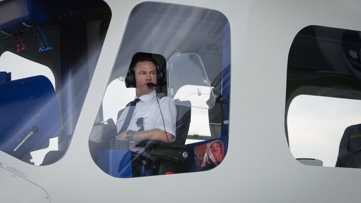Zeppelin-Pilot Mark Holler ist einer von 17 weltweit