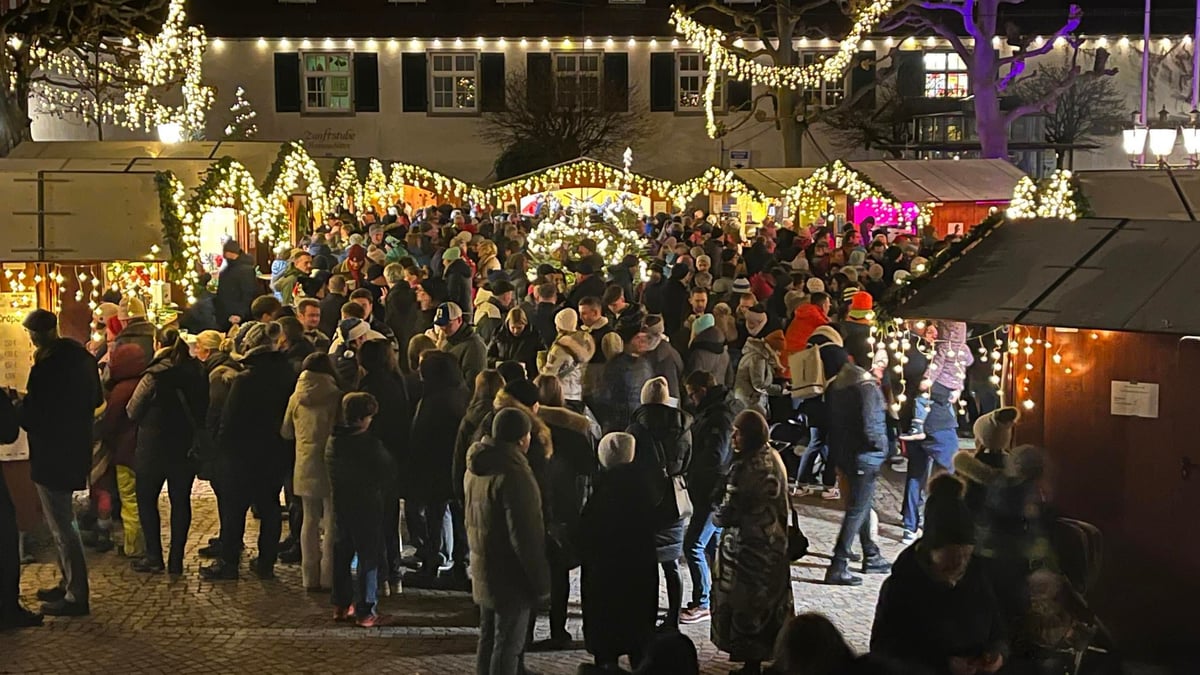 Immenstaad: Stimmungsvoller Weihnachtsmarkt lockt Besucher an