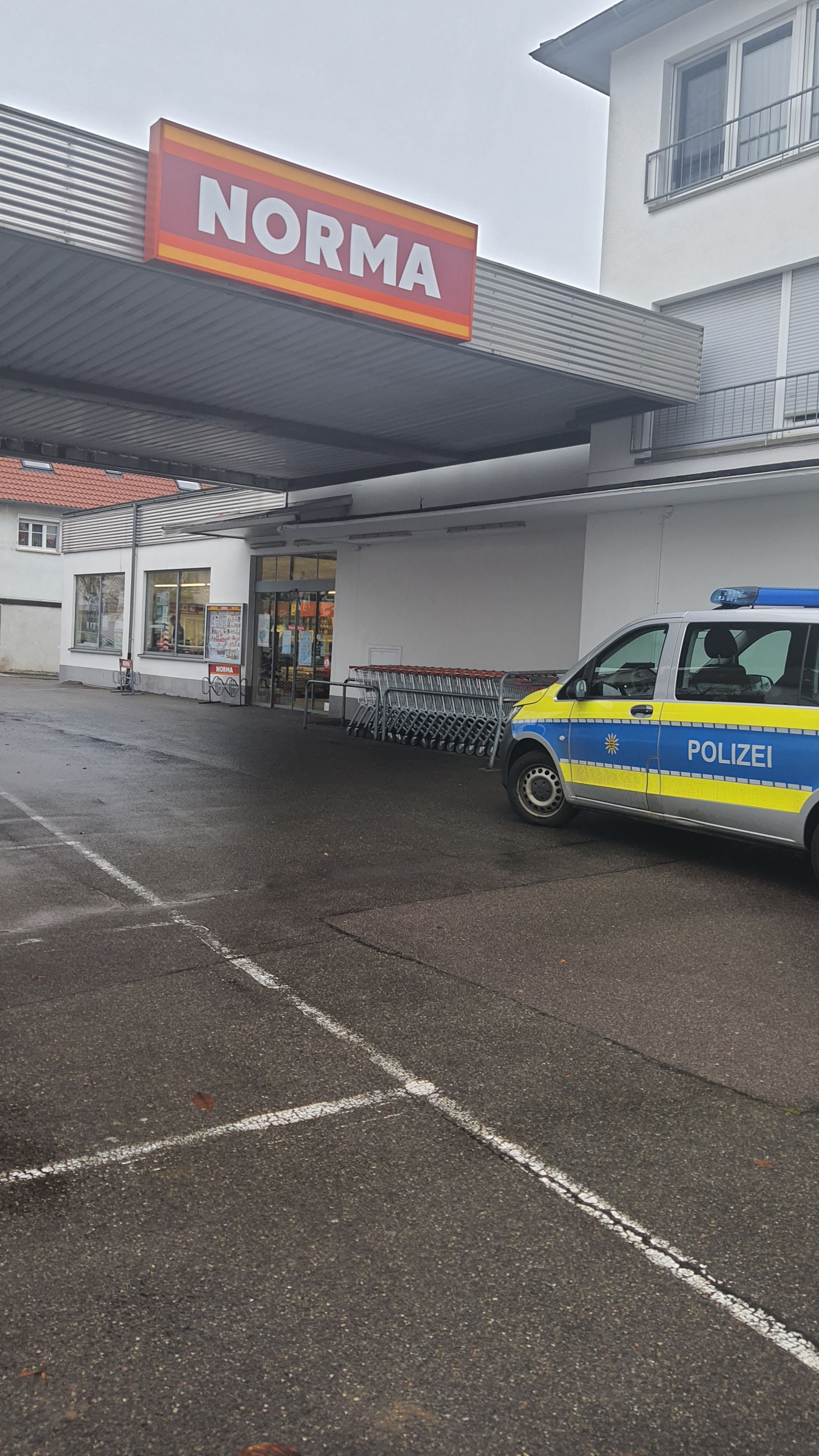 Dieb klaut am hellichten Tag Kasse bei Norma