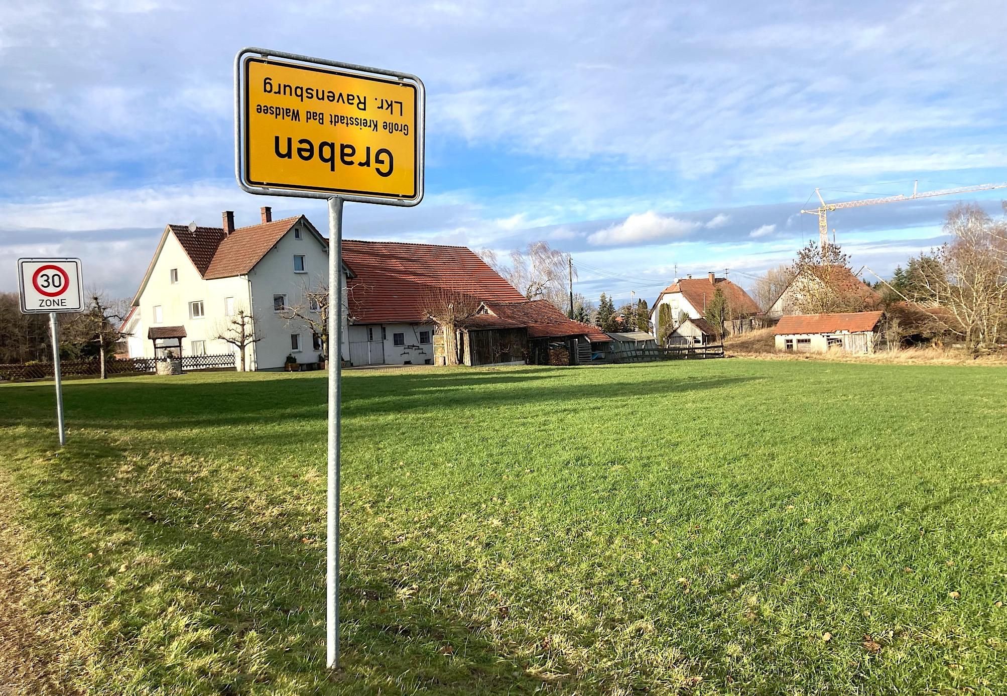 Warum? Einige Ortsschilder in Oberschwaben wurden herumgedreht