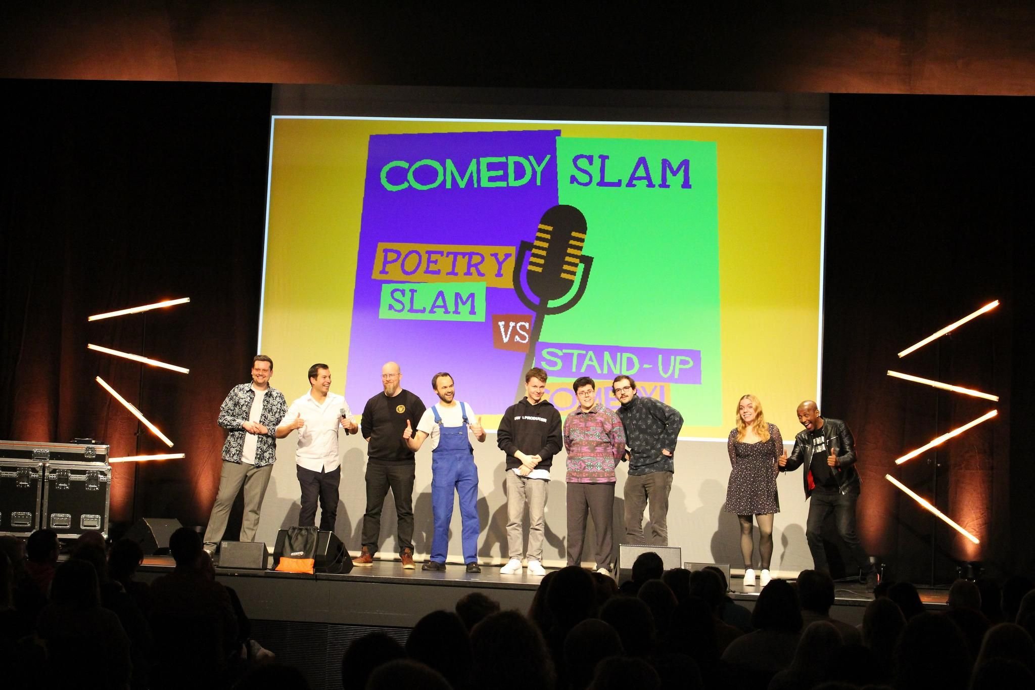 Comedians treten beim Comedy Slam an