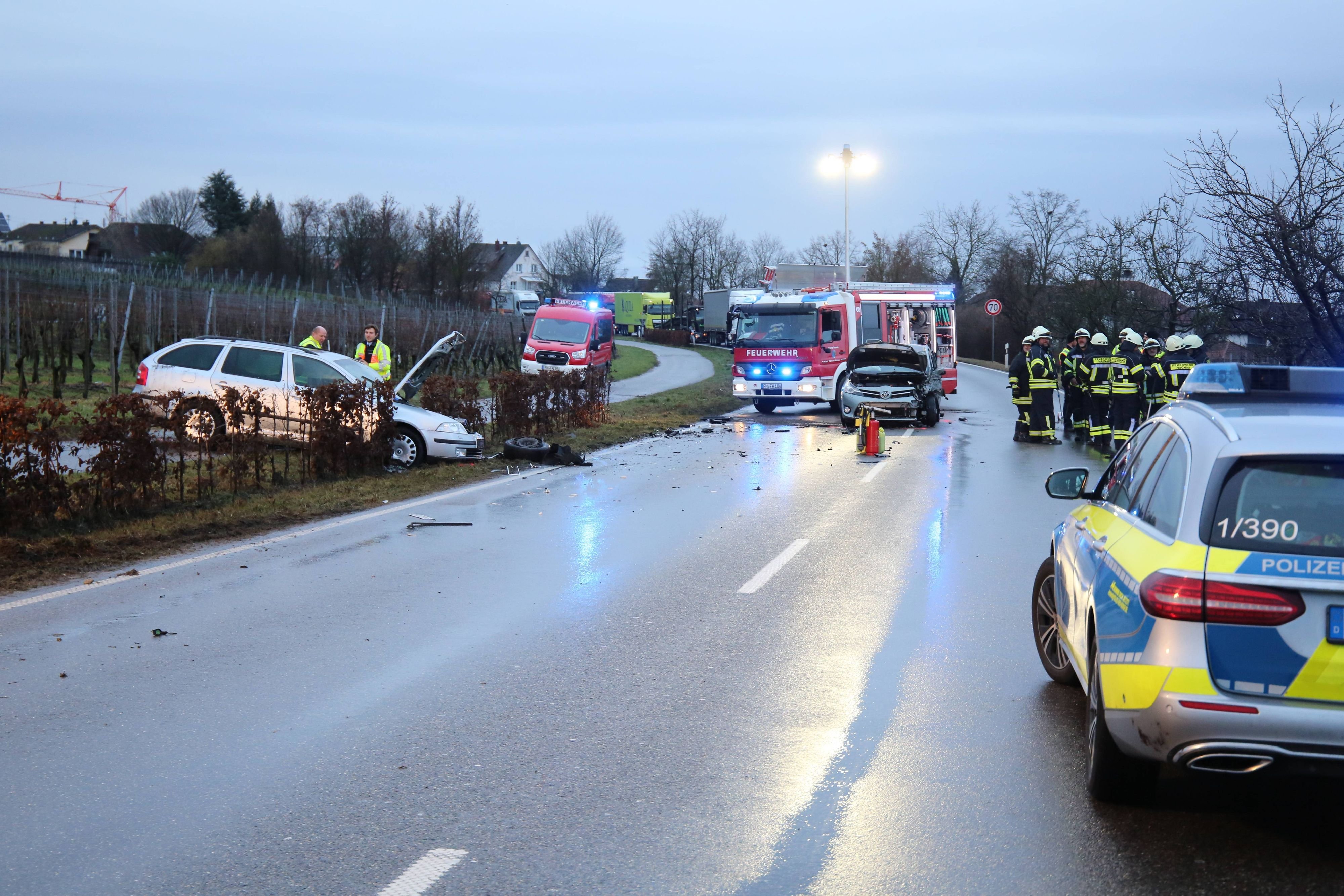 Unfall auf B31 bei Hagnau - Verursacher auf der Flucht