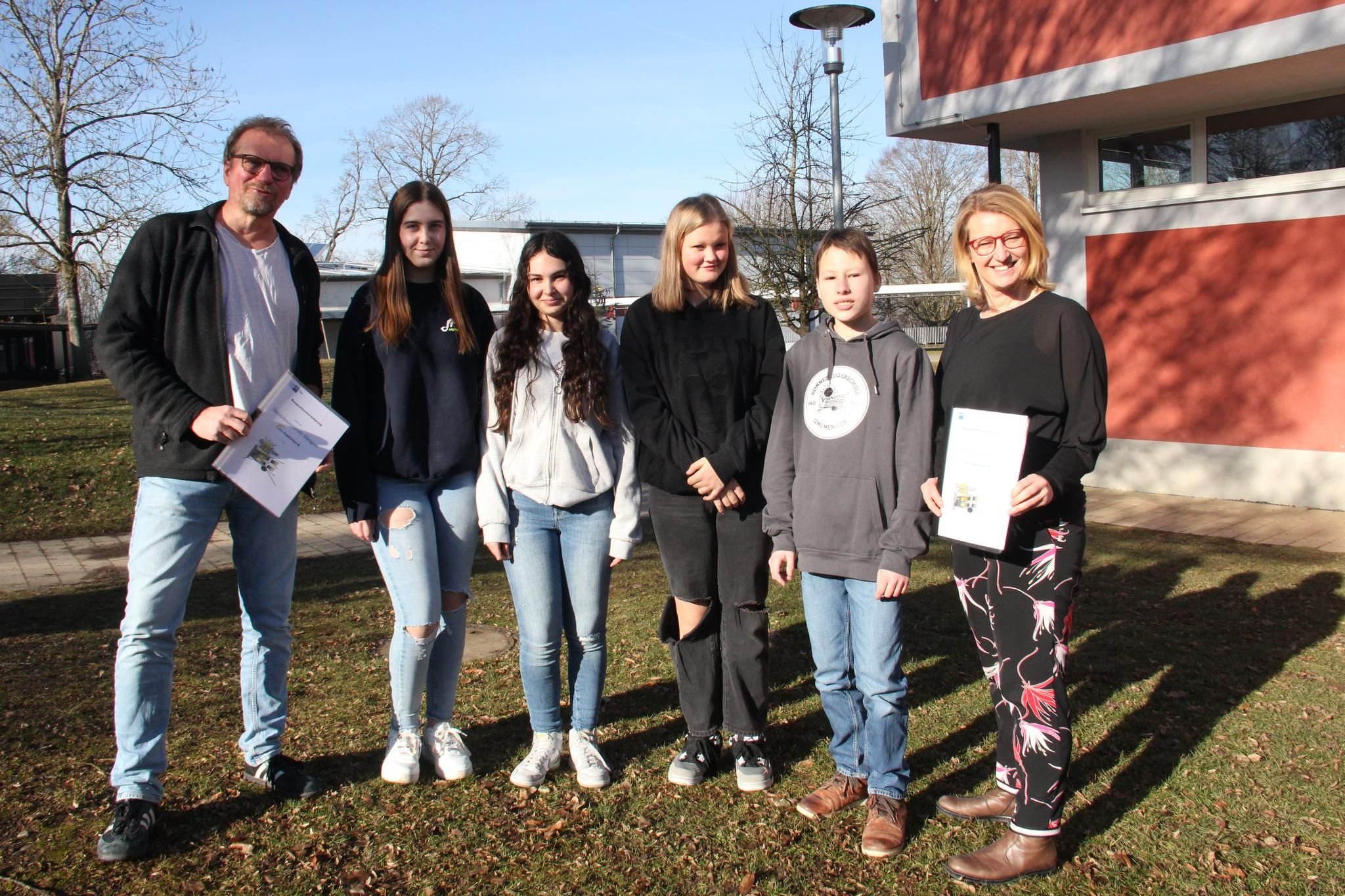 So helfen Schüler im Seniorenzentrum in Mengen