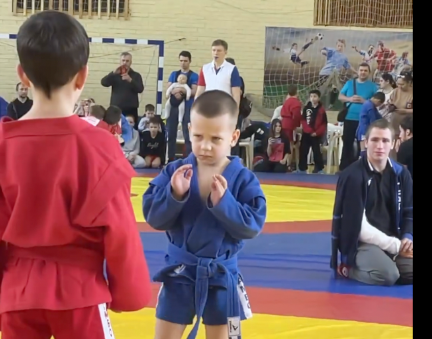 Kampf-Knirps verzaubert seine Fans - Video geht viral