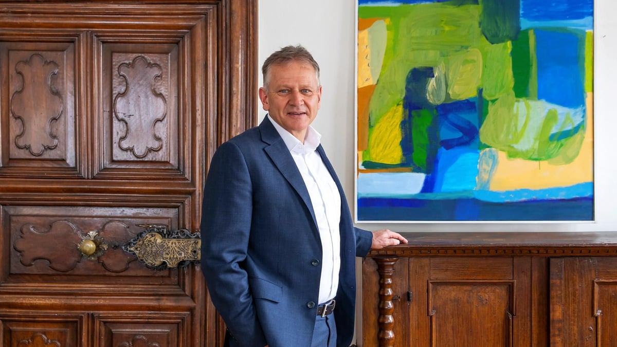Kunst im Büro: Leutkirchs OB Hans-Jörg Henle mag kräftige Farben