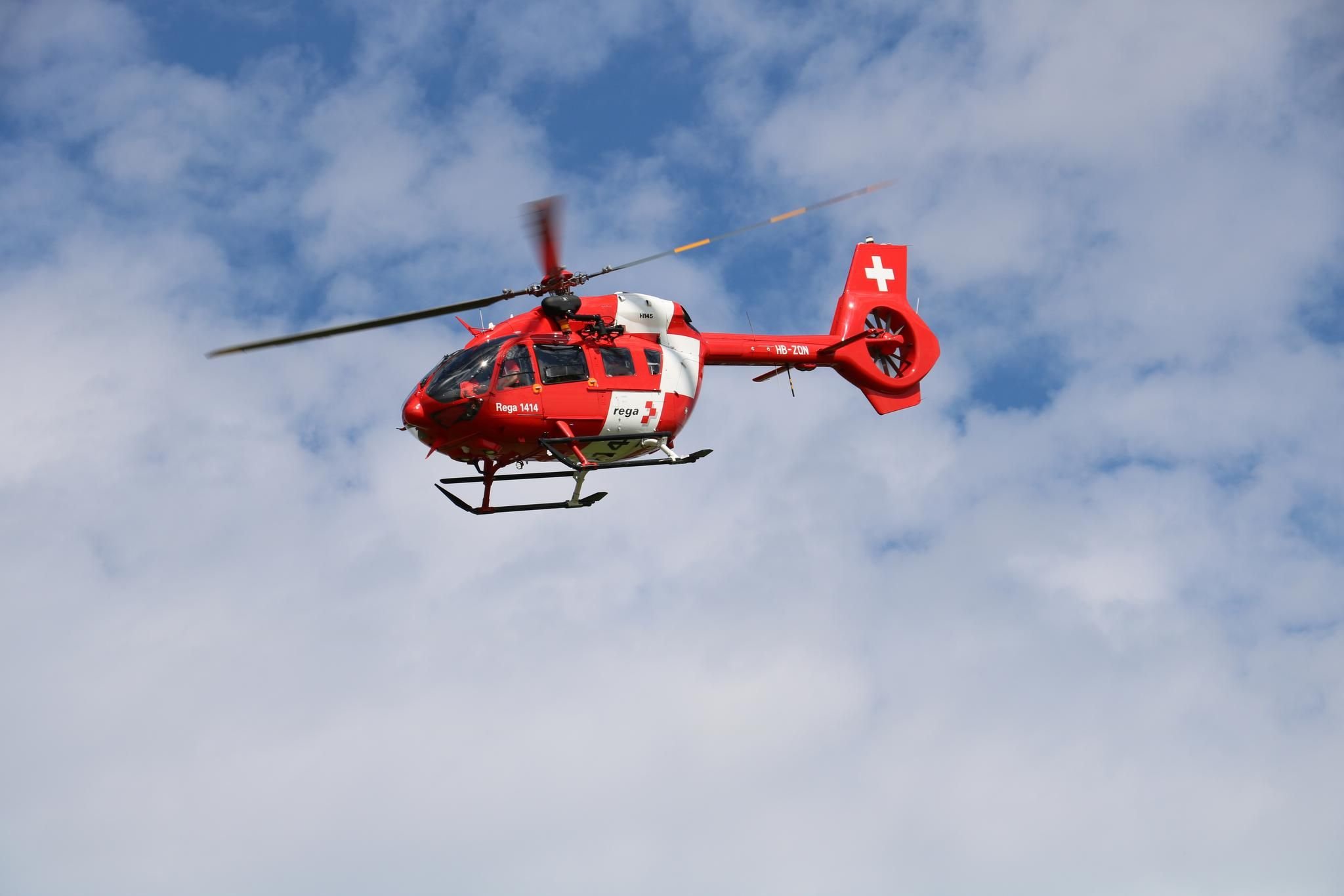 Kind stürzt aus dem zweiten Stock und verletzt sich schwer